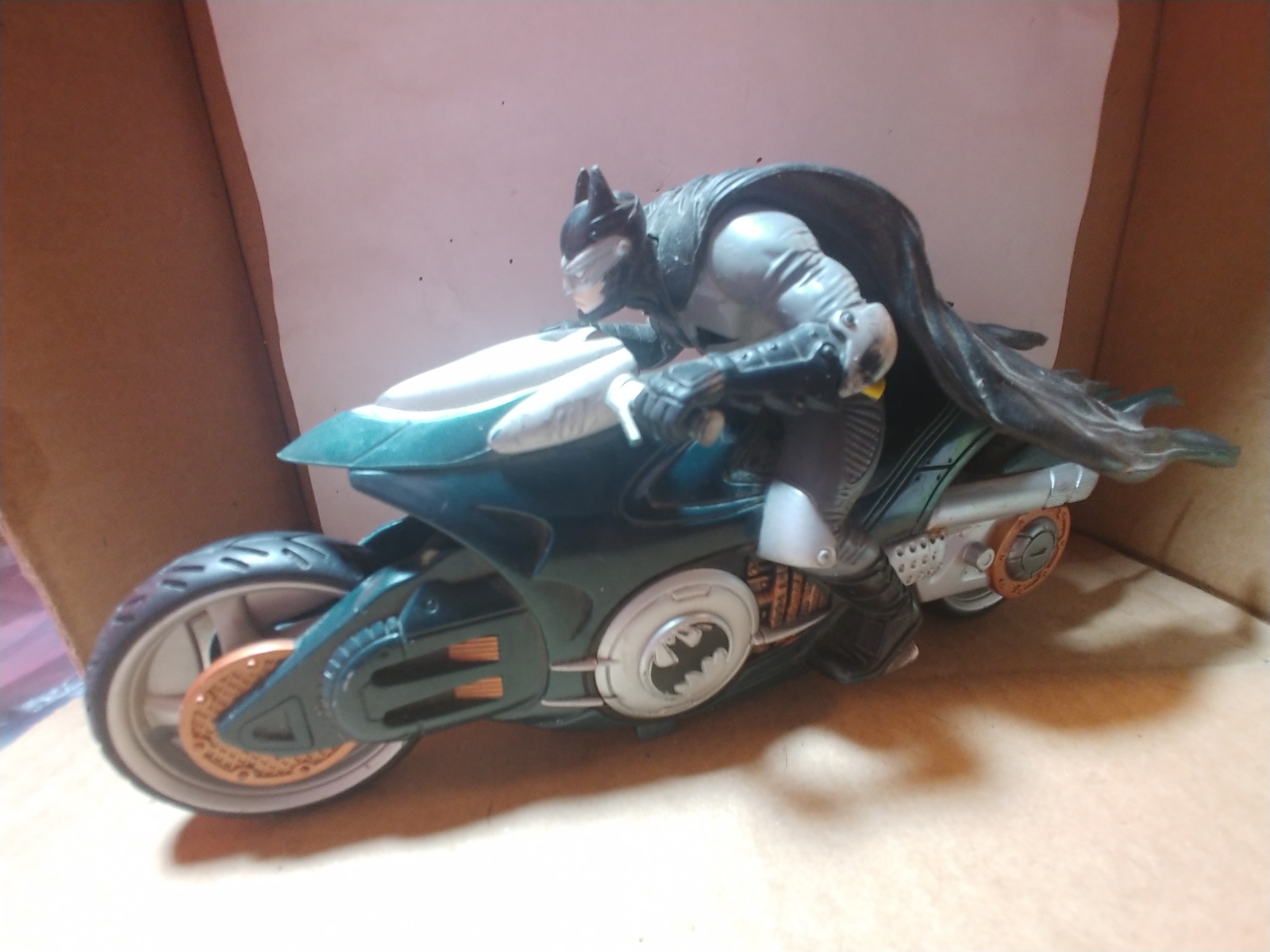 TM DC Comics Batman Motorcycle with Batman pull back and watch him go ...