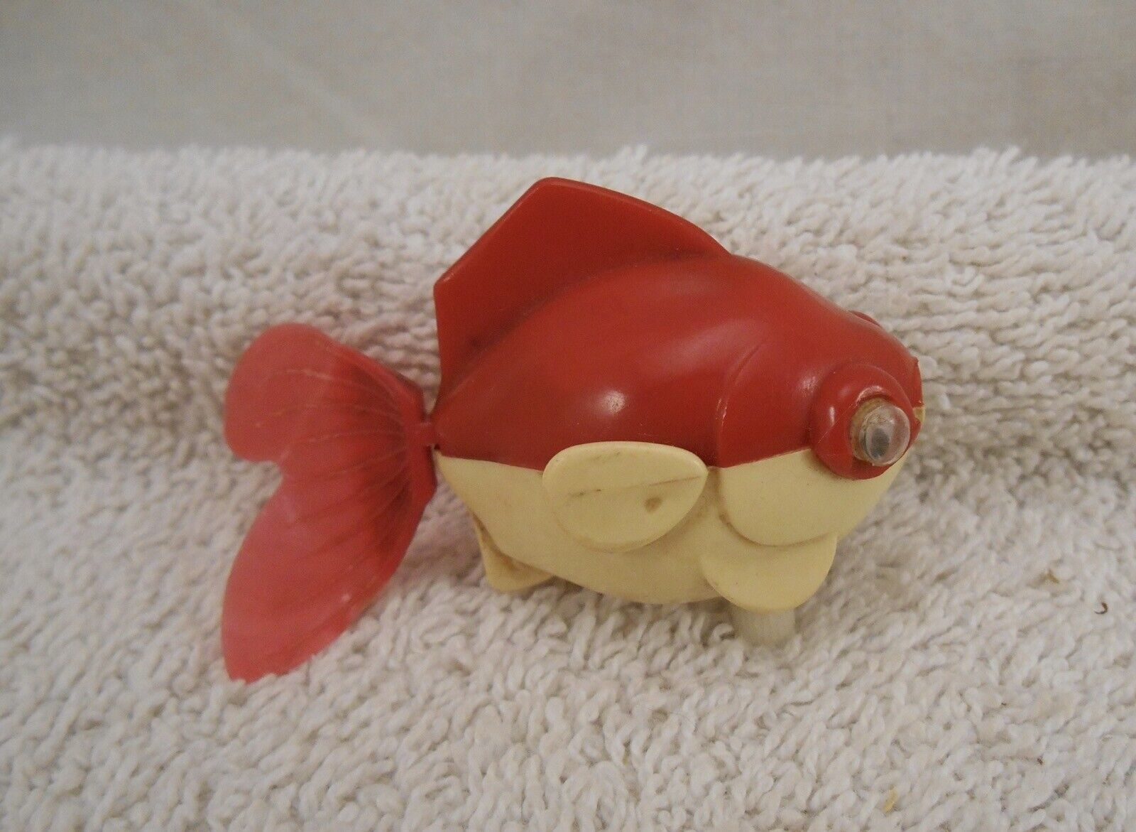 VINTAGE TOMY WIND UP RED & WHITE FISH - Wind-up Toys