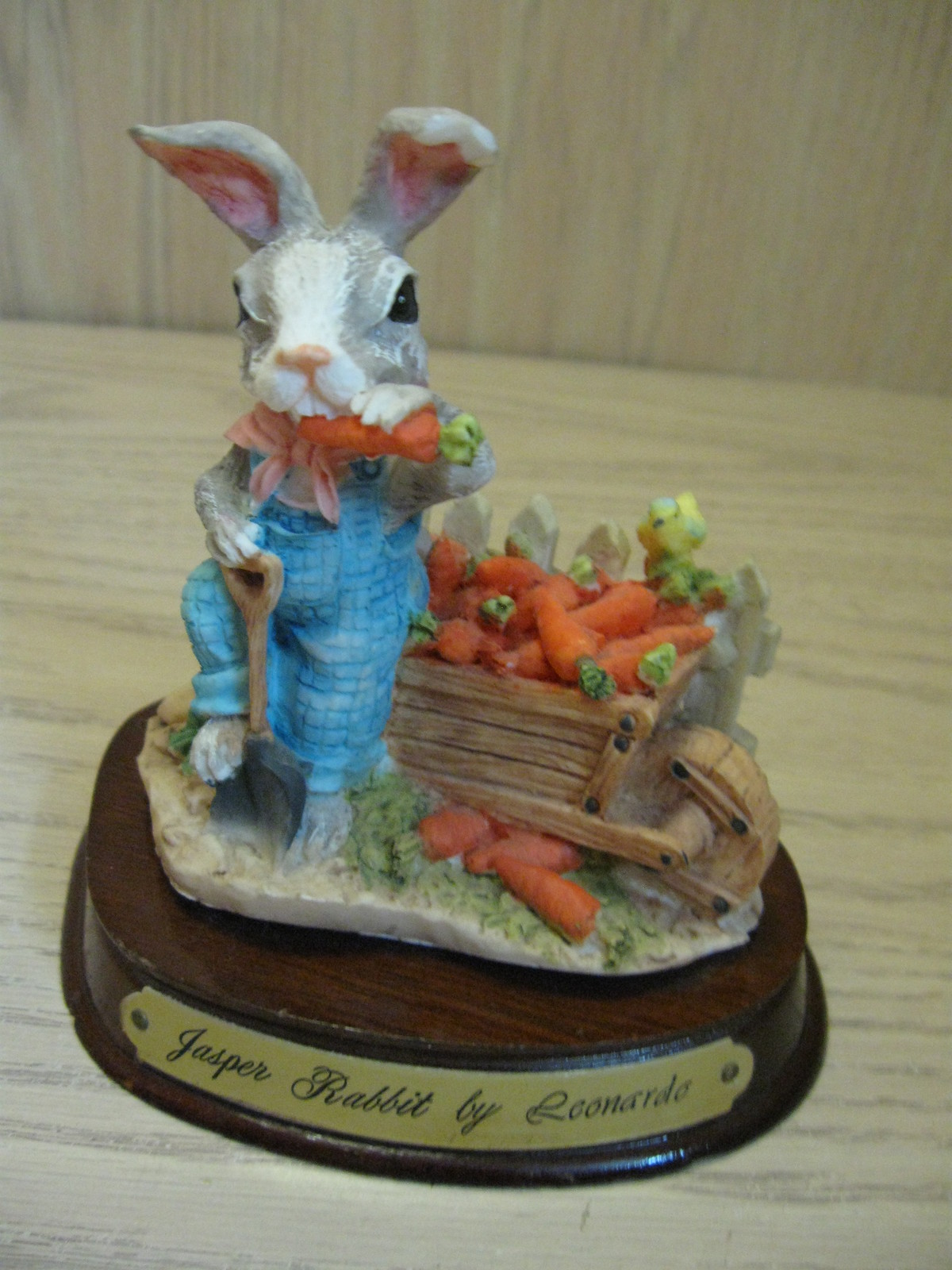 Leonardo Figurine Jasper Rabbit Little Nook Village LN-04 1988 ...