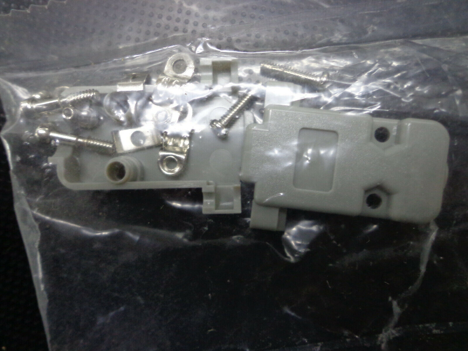 100 pcs DB9 D-SUB 9 or 5 Pin grey Plastic HOOD Cover Screw Type ...