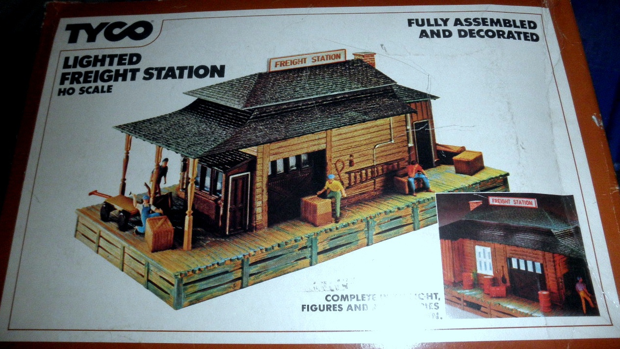 HO TRAIN - Tyco Structure HO Trains Lighted Freight Station - Tyco