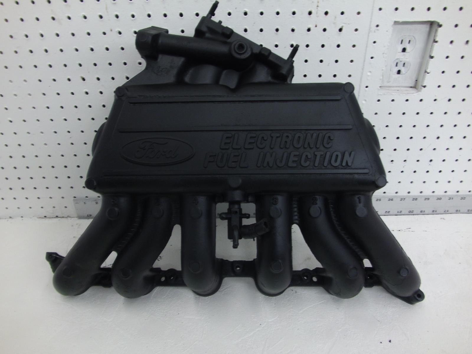 Upper Intake Manifold 95 Ford F150 4.9 L E150 F250 E250 F350 87 88 89 ...
