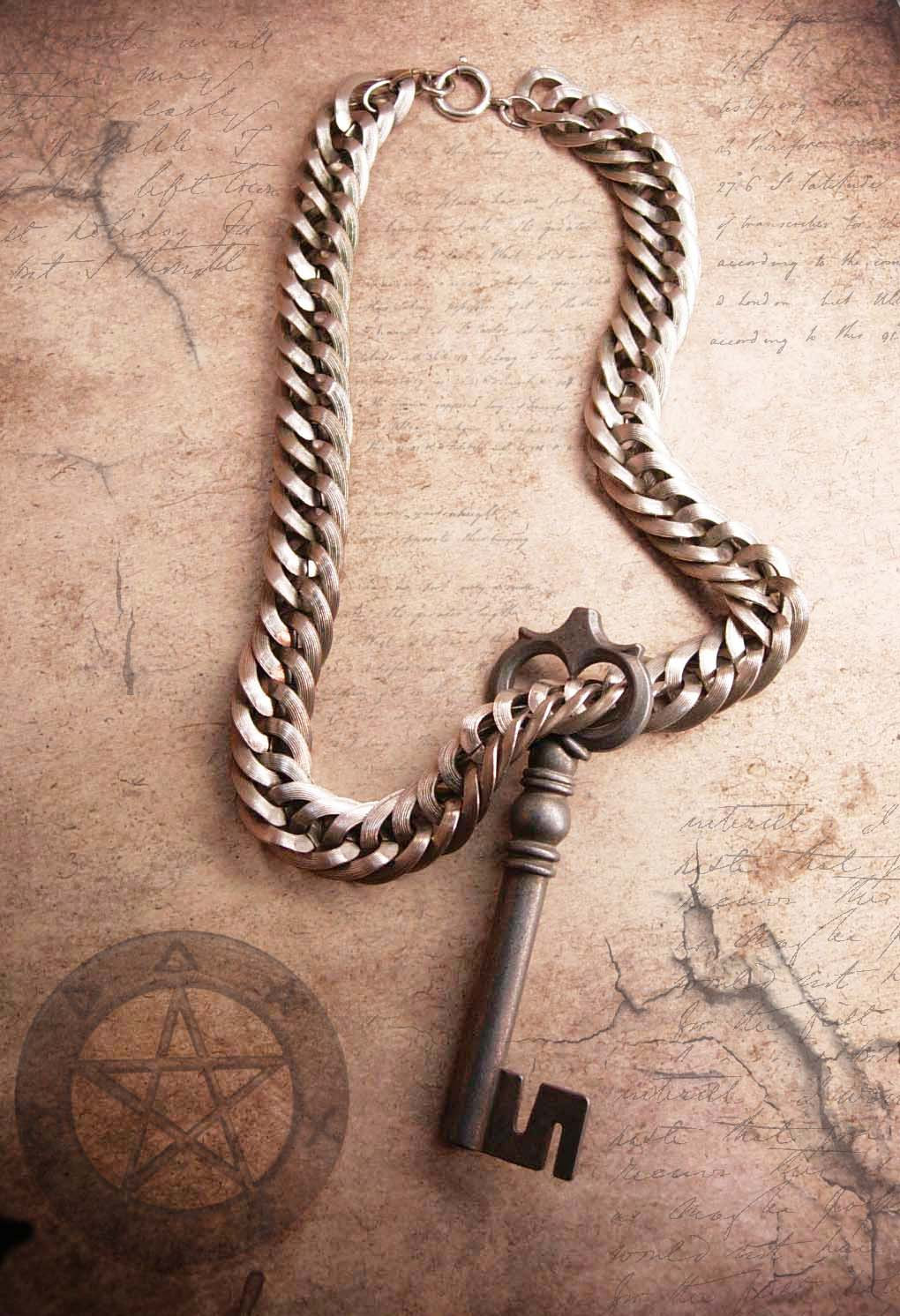 Huge Skeleton key necklace Thick ornate chain Gothic choker - Necklaces ...