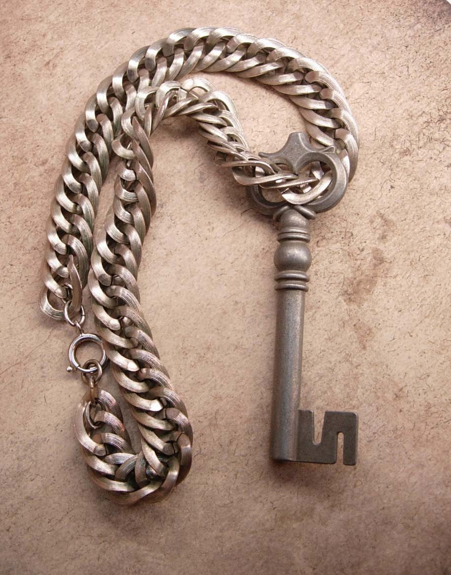 Huge Skeleton key necklace Thick ornate chain Gothic choker - Necklaces ...