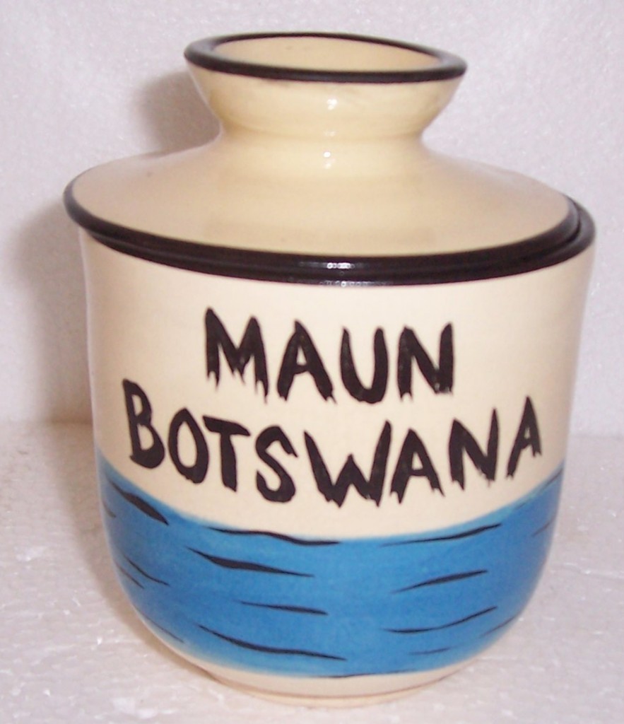 HANDCRAFTED & PAINTED "MAUN, BOTSWANA" SOUVENIR POTTERY - Other