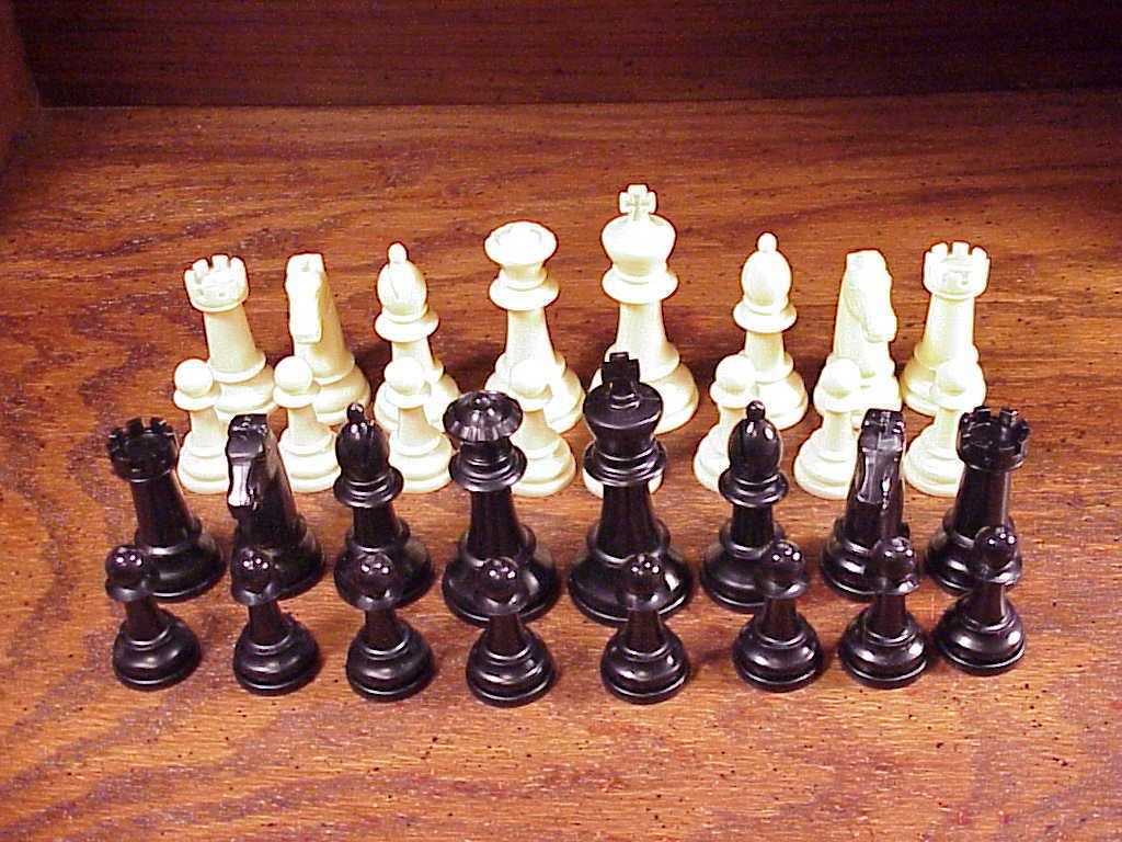 Set of 32 Plastic Chess Men Pieces, from Milton Bradley, Staunton ...