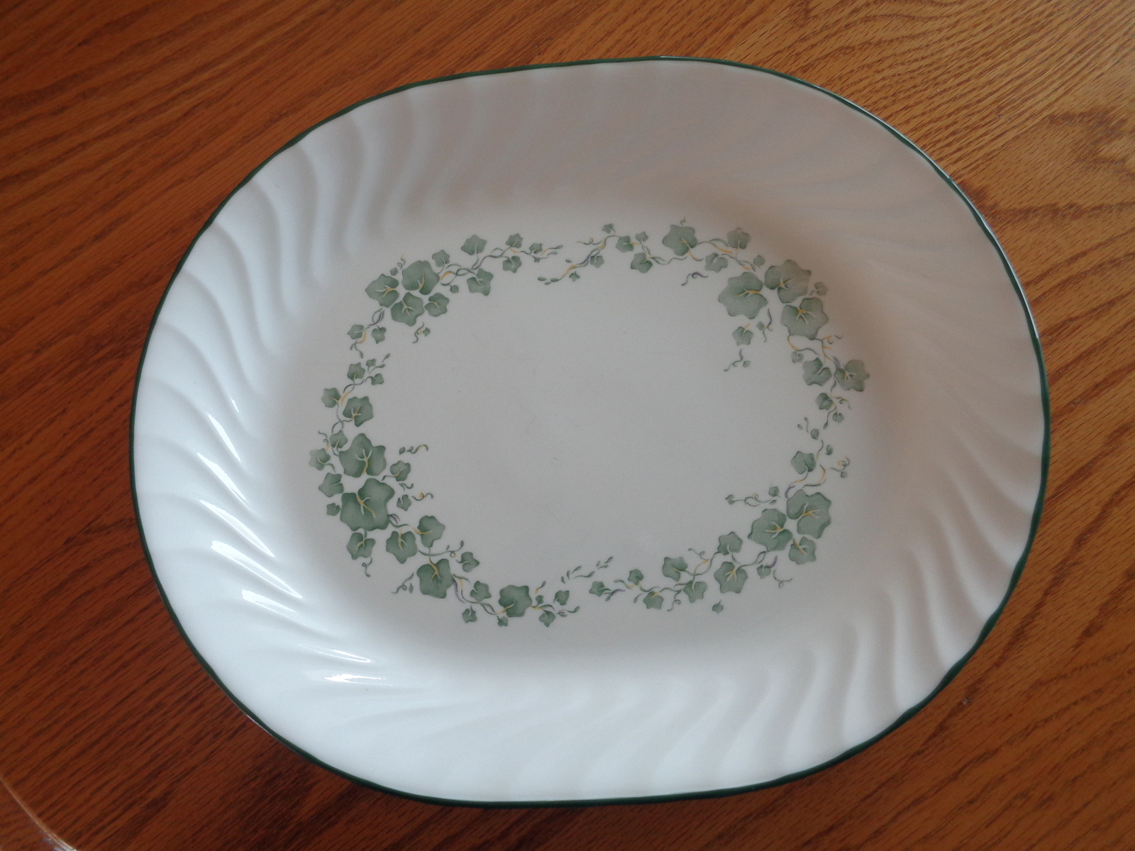 Corning Callaway Green Ivy Oval Serving Platter Corelle 10 x 12 White ...