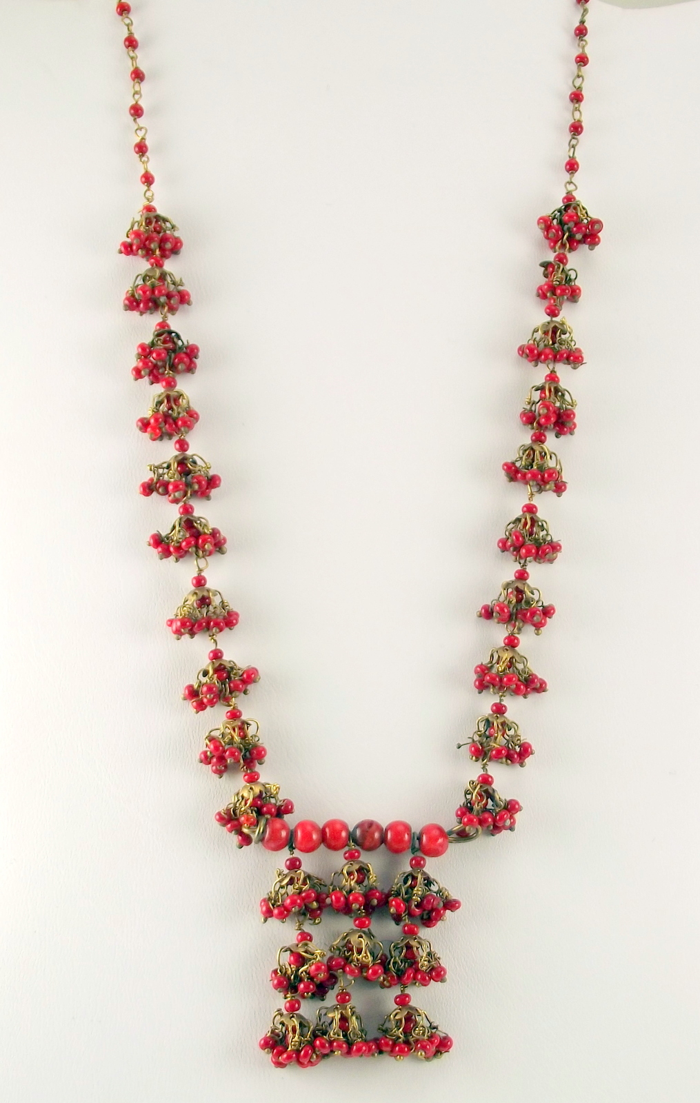 Vintage red plastic bead cluster dangle necklace - Necklaces & Pendants Vintage red plastic bead cluster dangle necklace - Necklaces & Pendants