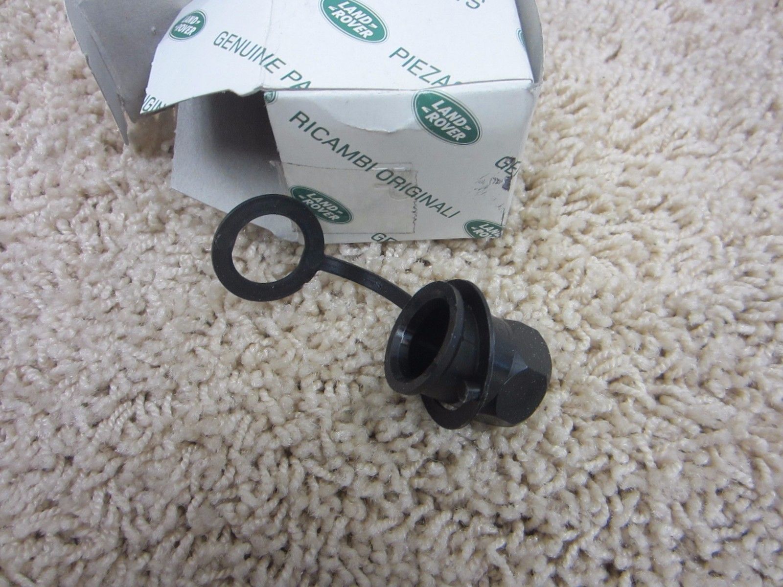 Land Rover OEM LR002653 A/C Service Valve Cap #69-5N - A/C Hoses & Fittings