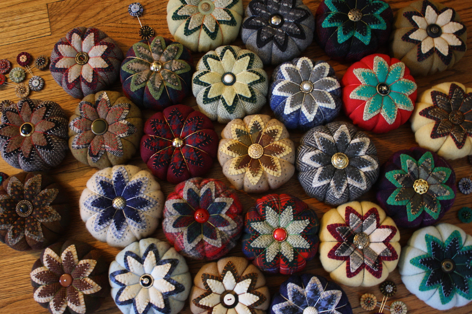 My Favorite Pincushion Sewing Pattern -- Wool Pincushion Pattern - Sewing