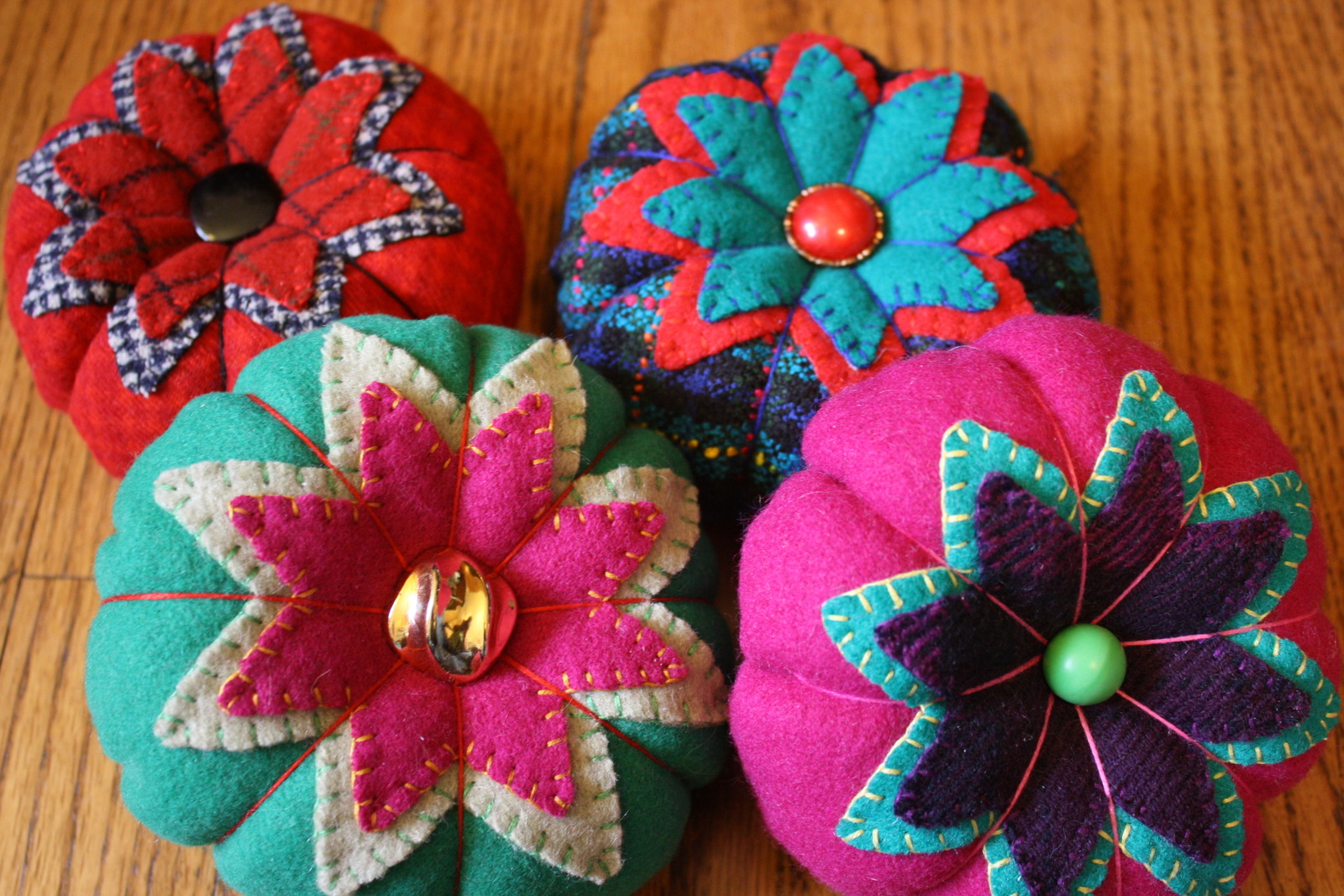 My Favorite Pincushion Sewing Pattern -- Wool Pincushion Pattern - Sewing