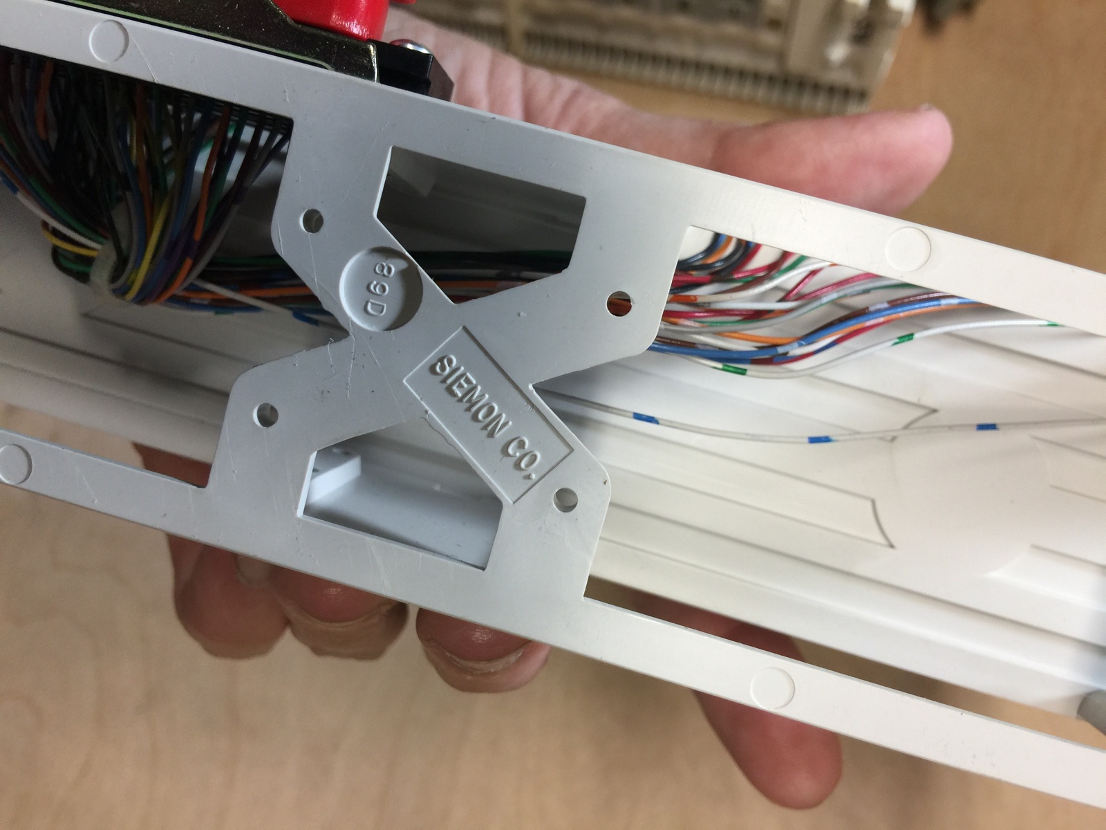 SIEMON S66M1-50 Split 66 & S66M Punch Down Block Splice Panel Wired w ...