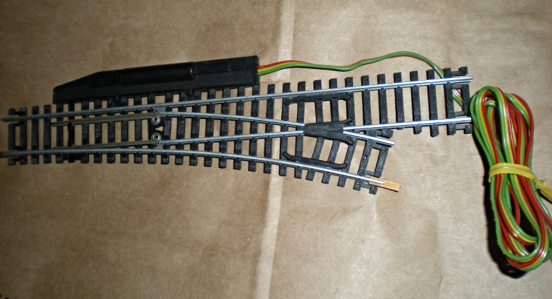 HO Trains - Switch Track (to the right) - Model Railroads & Trains