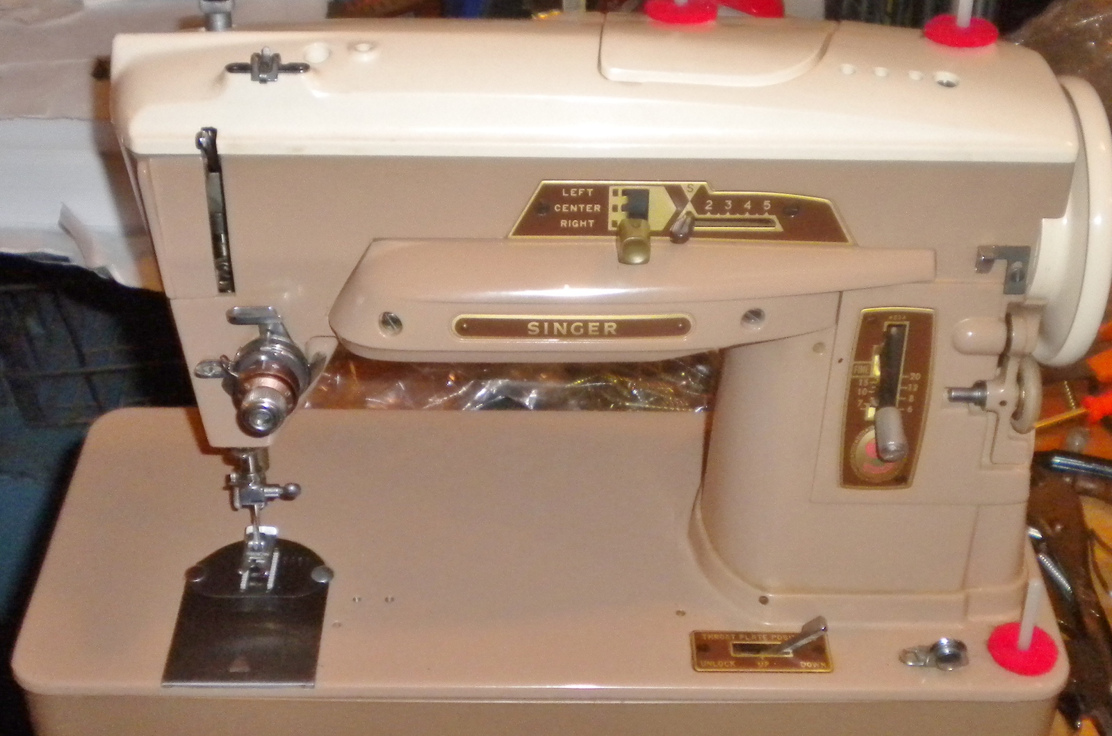 Singer 403 Slant-O-Matic Bobbin Case #172083 w/Bobbin & Position ...