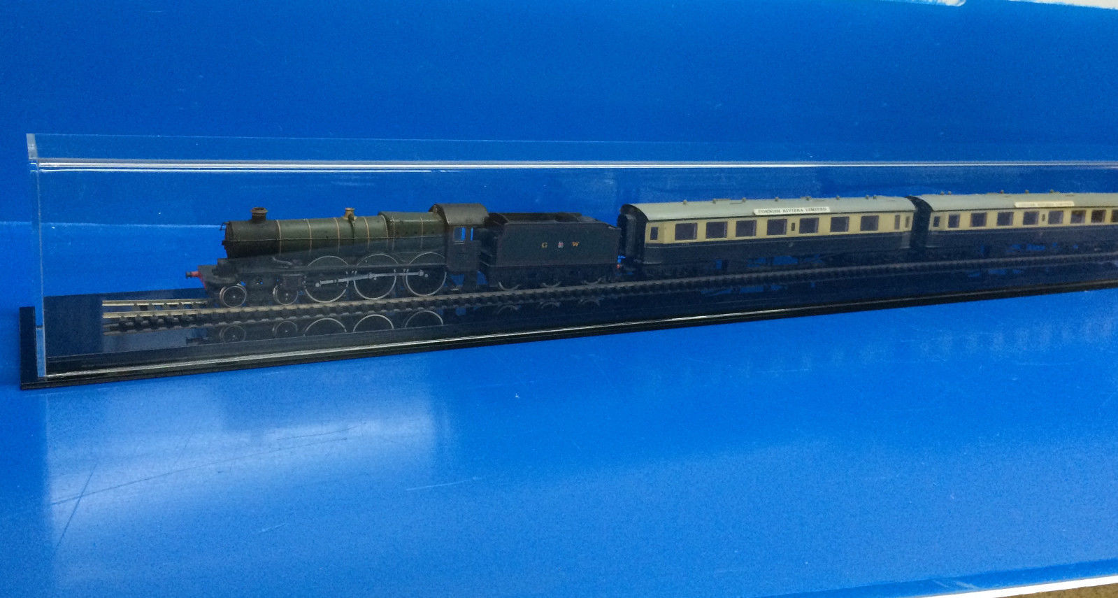 Train Display case HO scale 39" long with black acrylic base UV ...
