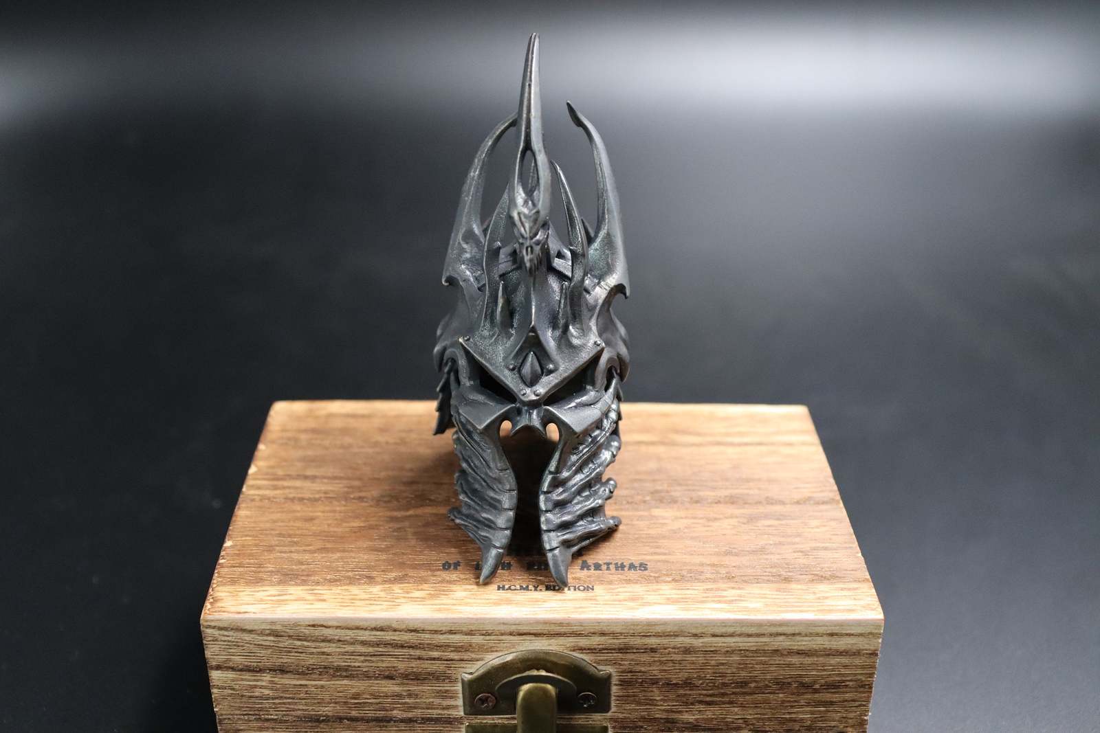 Lich King Arthas helmet tabletop accessories,metal game prop replica ...