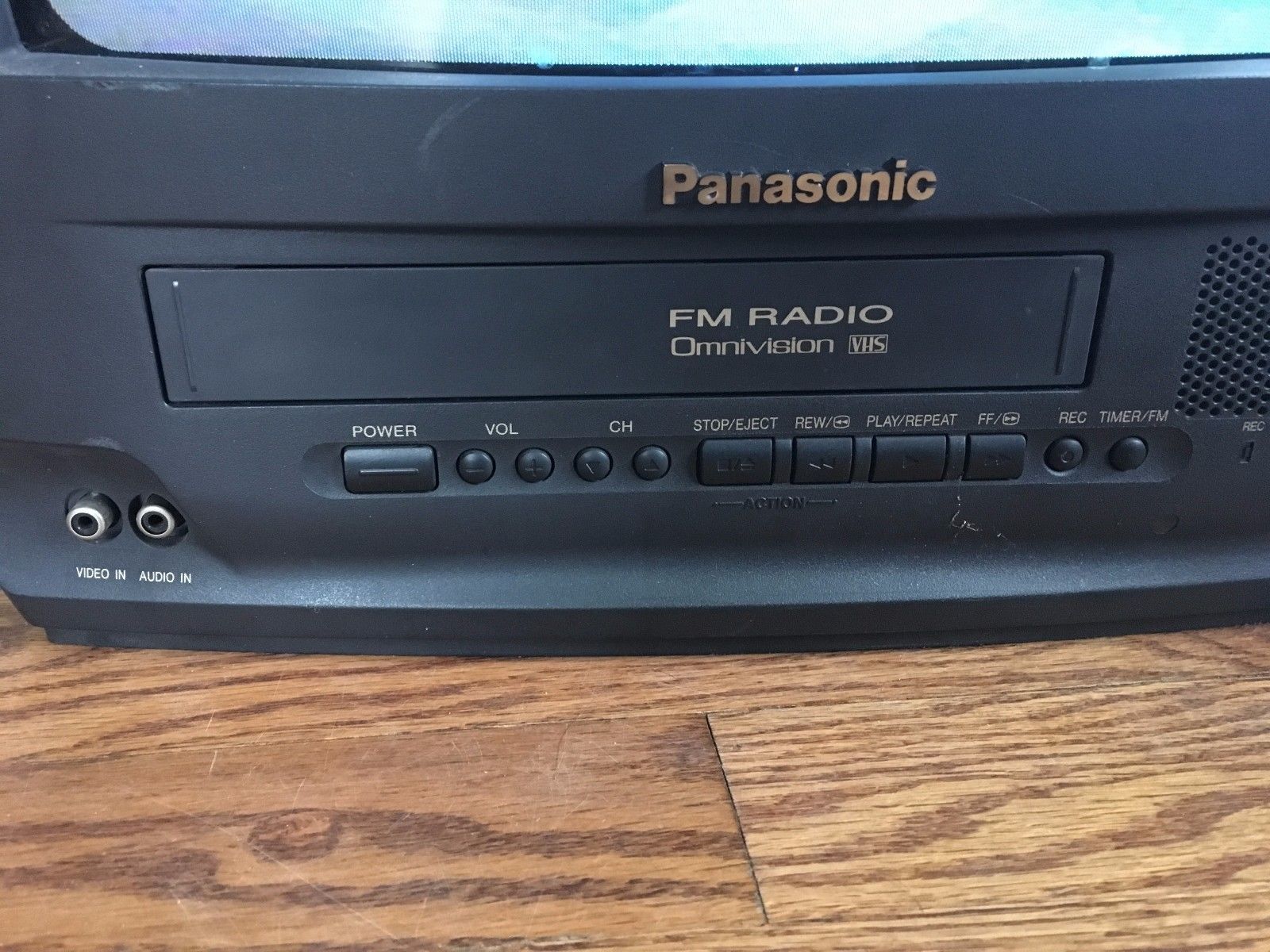 Panasonic 13" TV VCR Combo Unit Black PV-C1320 FM Radio - Televisions