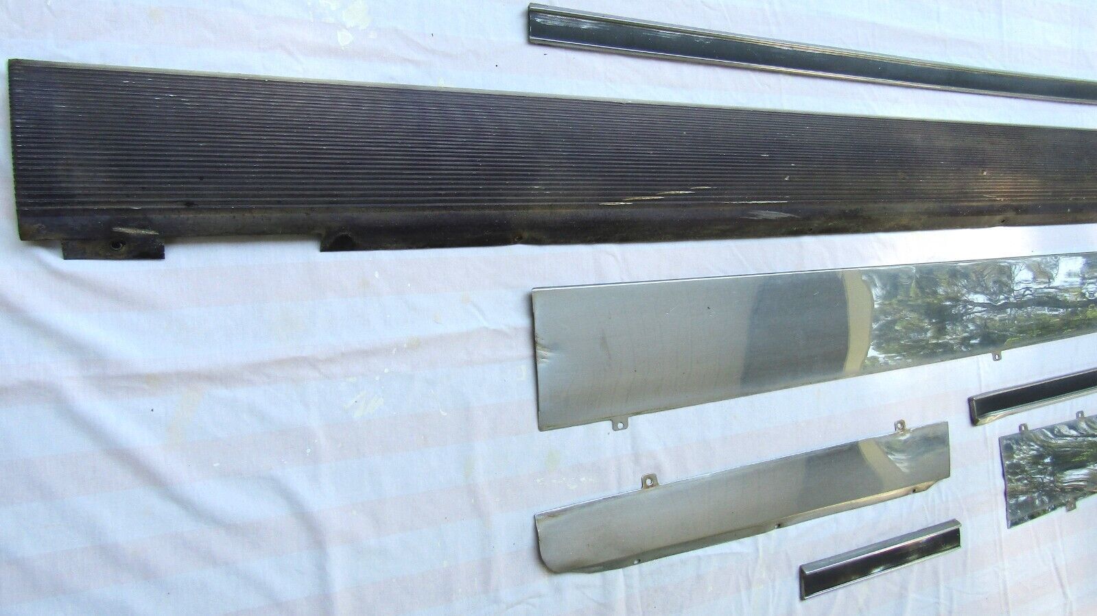 1968 BUICK RIVIERA RIGHT HAND LOWER ROCKER PANEL SIDE MOLDING - Body ...