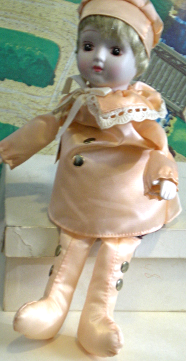 Music Box Doll - Plays Somewhere My Love. - Music Boxes