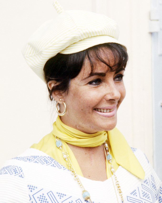 Elizabeth Taylor 11x14 Photo classic smiling 1960's in cap and scarf ...