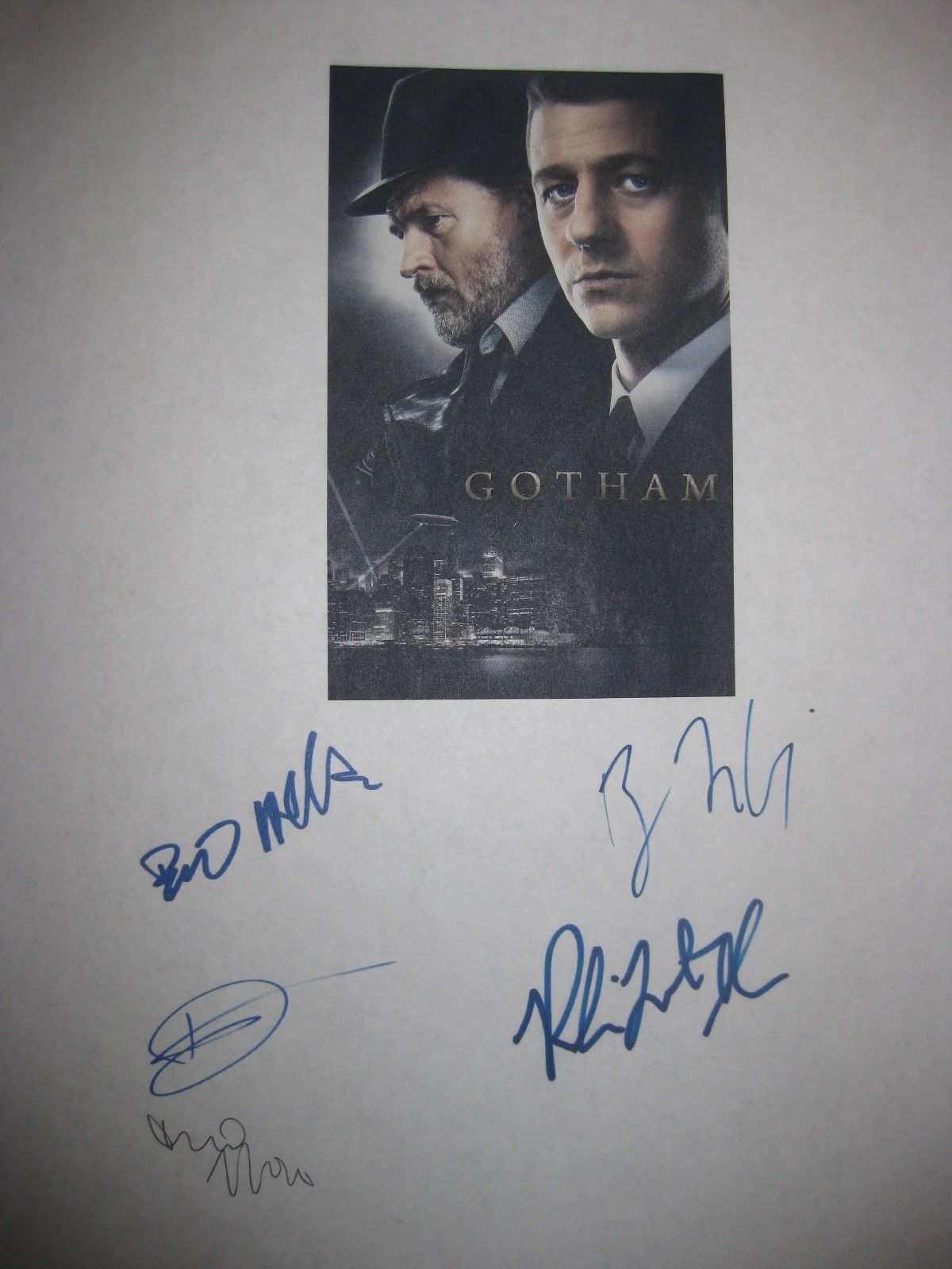 Gotham Signed TV Script Ben McKenzie Donal Logue Robin Lord Taylor ...