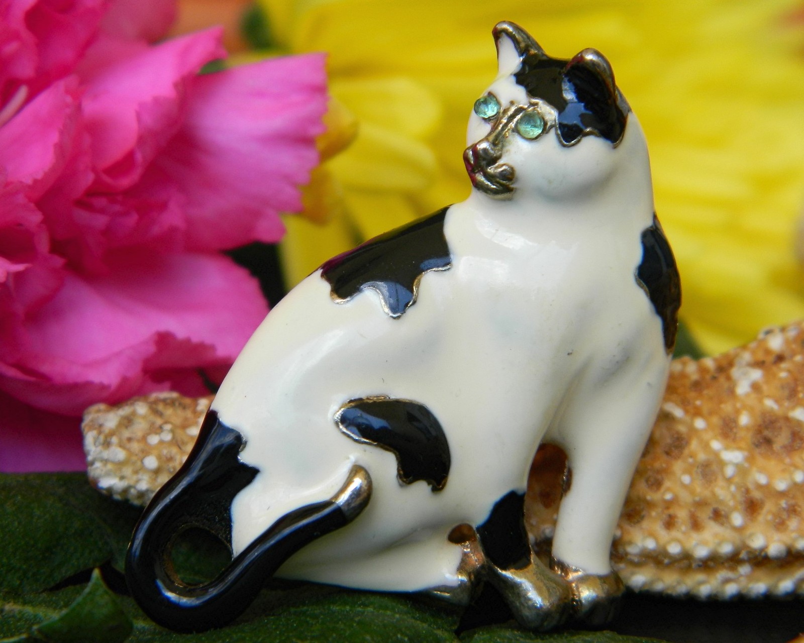 Vintage Cat Sitting Brooch Pin Enamel Black White Rhinestone Eyes ...