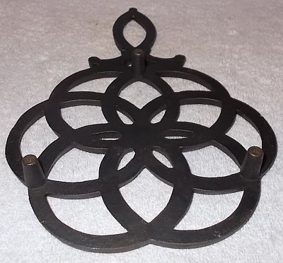 Vintage Hangable Cast Iron Wilton Trivet Six Circles with Three Legs ...