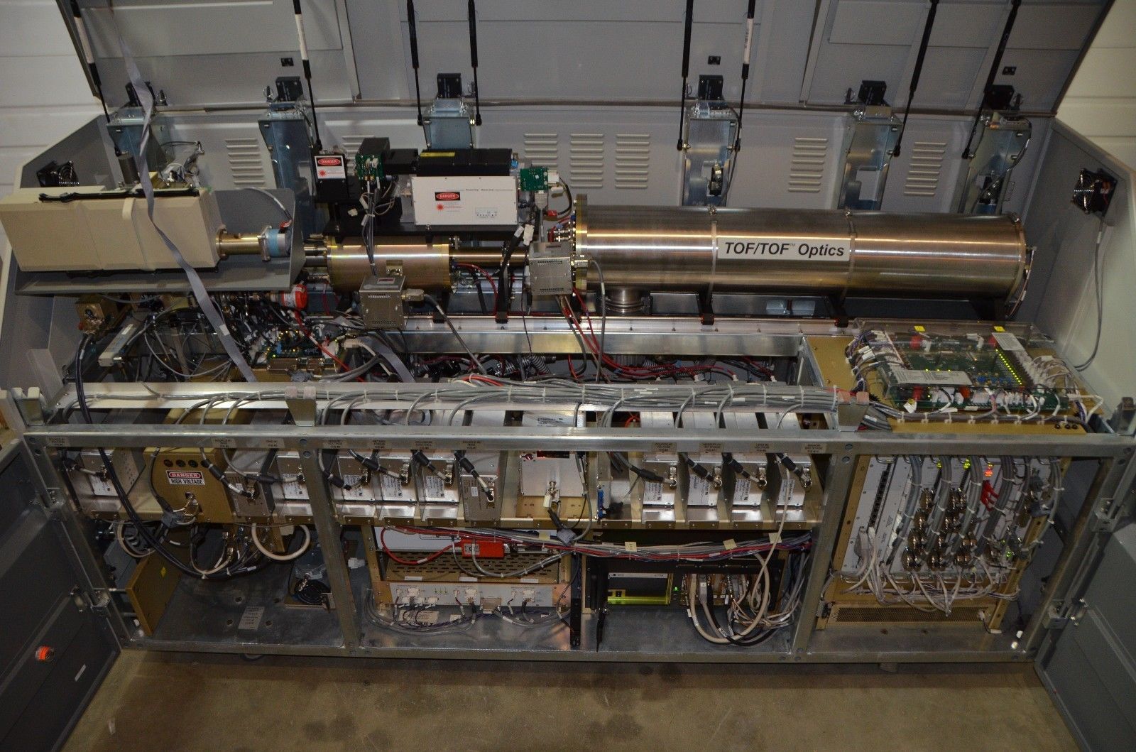 Applied BioSystems 4700 Proteomics Analyzer - MALDI TOF/TOF Mass Spectrometer - Spectrometers ...