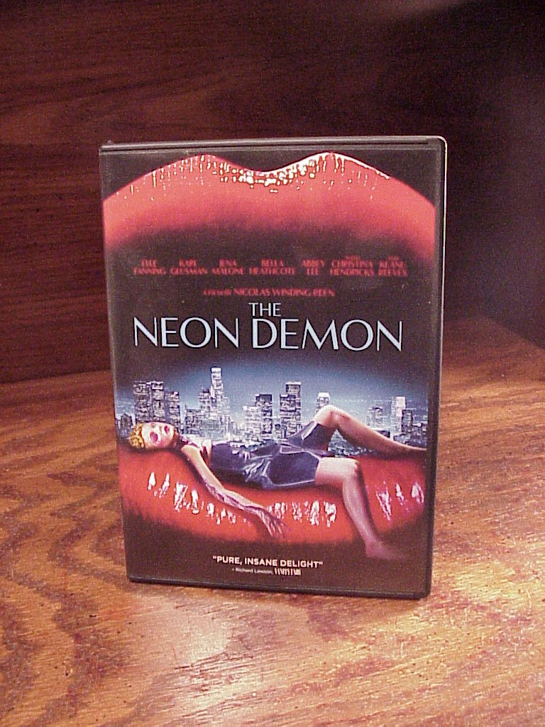 The Neon Demon DVD, used, Horror, with Elle Fanning, 2016 - DVDs & Blu ...