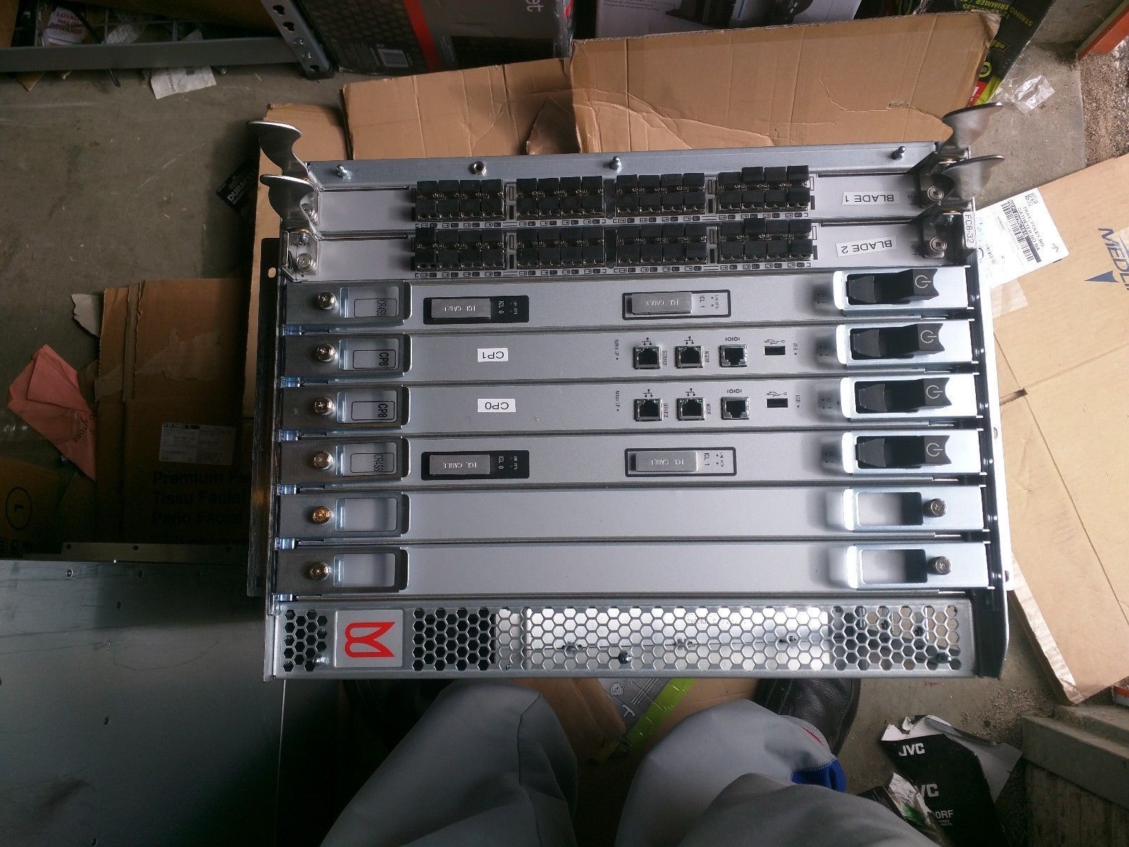 Brocade Hitachi DCX Fibre Channel Switch Chassis HD-DCX-0002, 1x FC8-48 ...