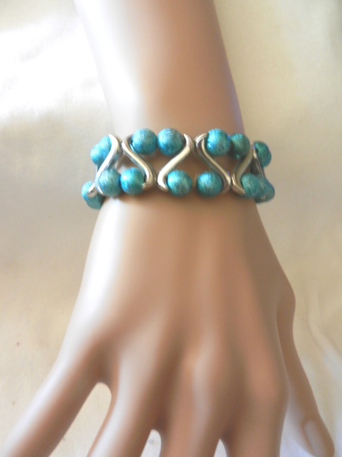 New Exquisite Ladies' Charming Beads Stretch Dusted Turquoise Beads ...