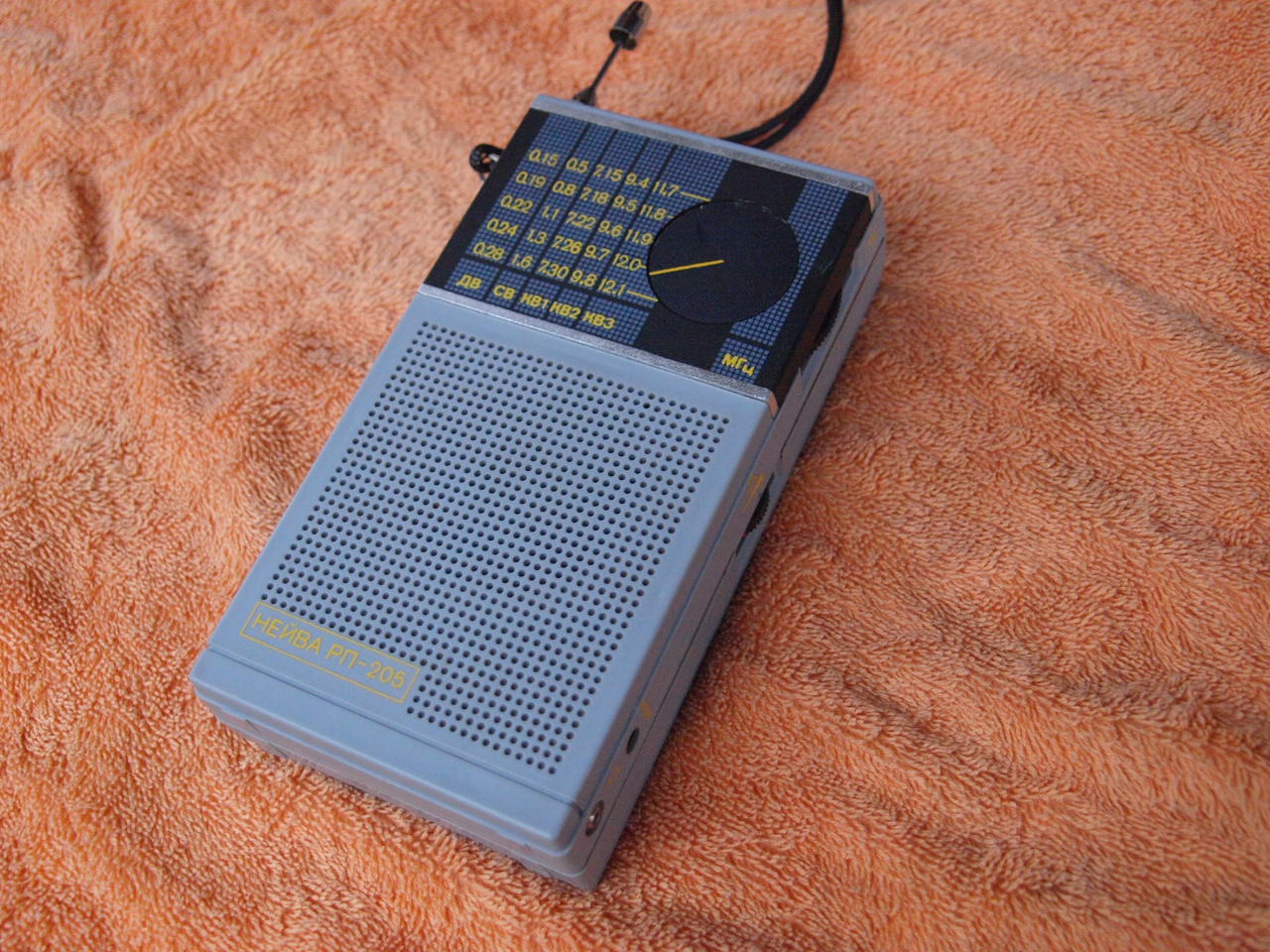 VINTAGE RARE SOVIET RUSSIAN USSR PORTABLE LW AM SW RADIO NEJVA RP 205 ...