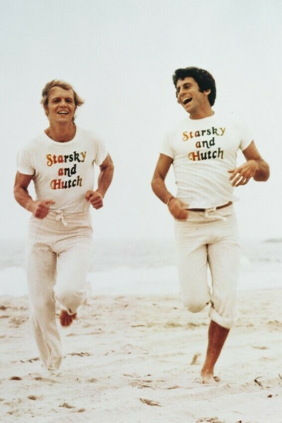 STARSKY AND HUTCH RUNNING ON BEACH COLOR 24X36 POSTER - Photographs