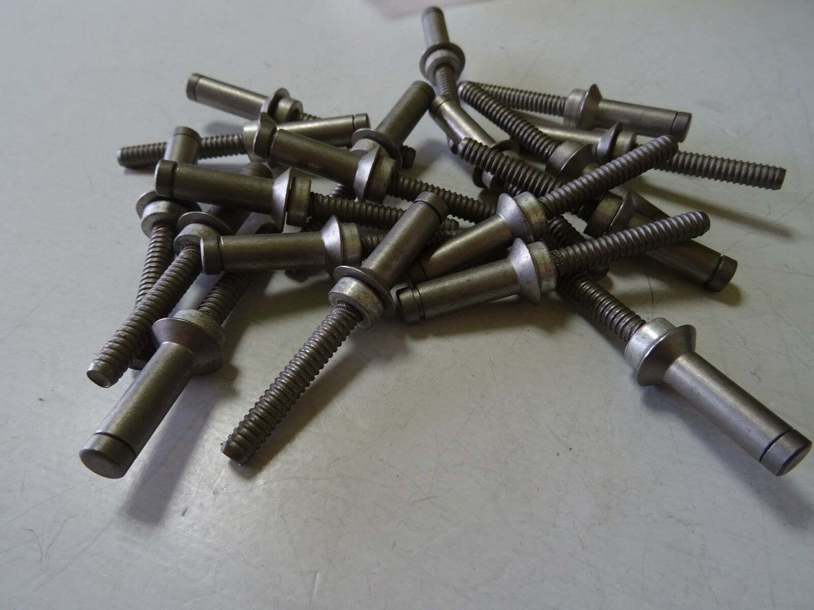 BLIND BOLT MS21140-1011 / 1923 SCREWS - Screws & Bolts