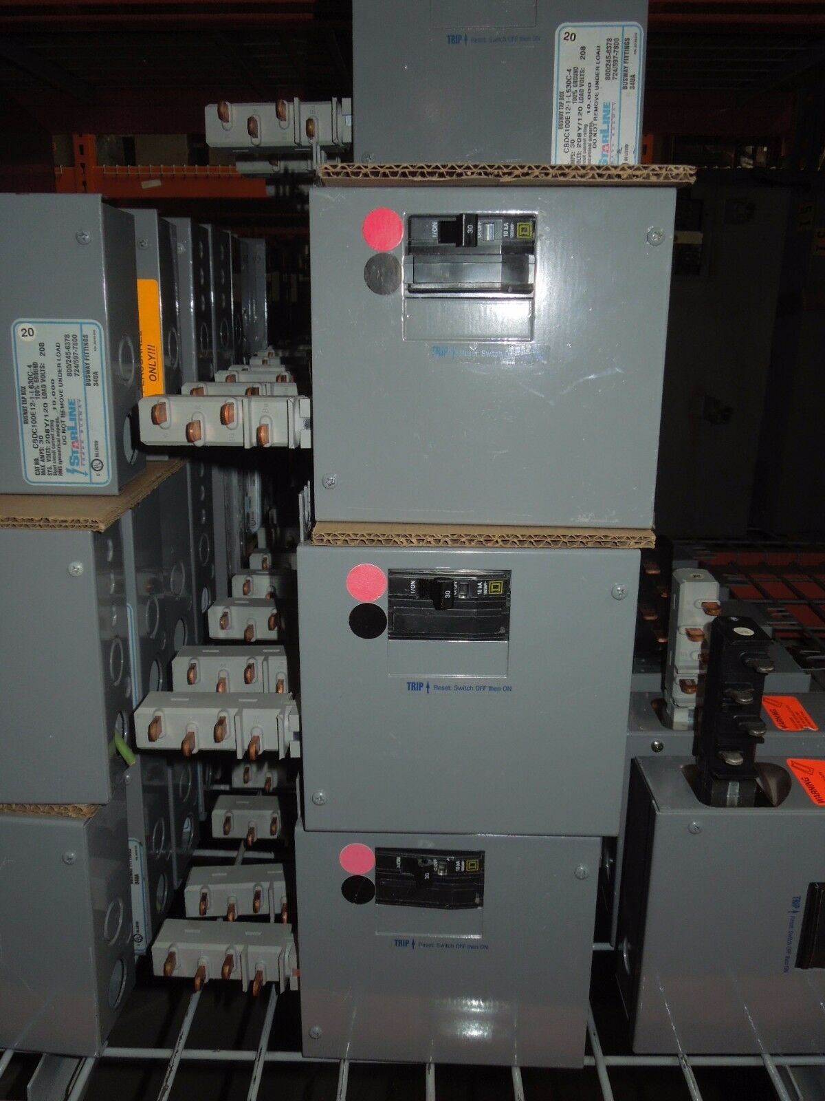 StarLine Busway Tap Box CBDC100E12-1-L630C-4 30A 2p 208Y/120V (Black ...