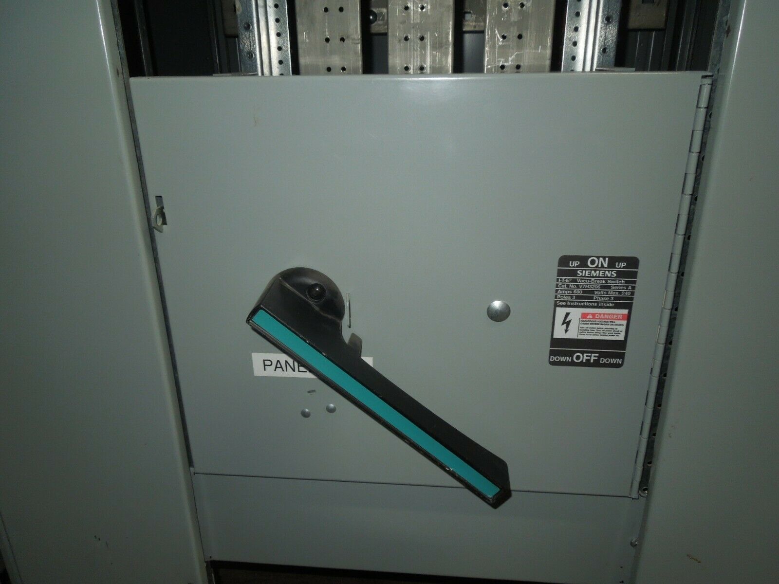 Siemens ITE SB3 Switchboard 1200A 3PH 208Y/120V Fused Main Fusible ...