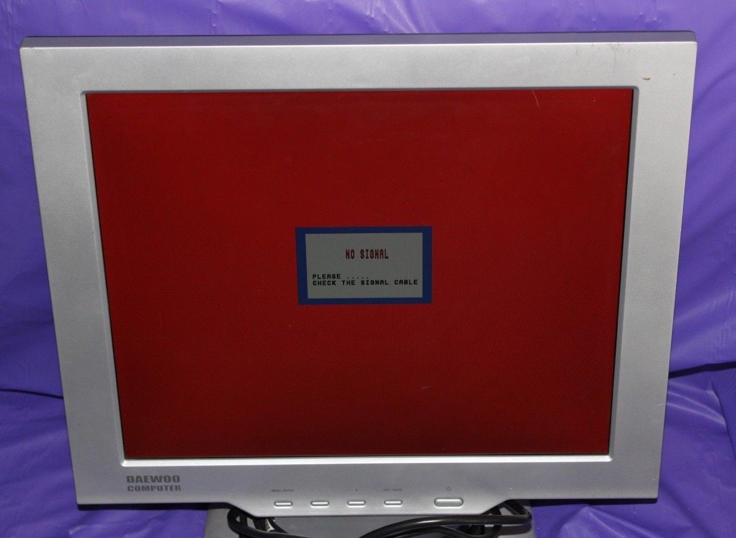 DAEWOO Computers TFT 17" LCD Computer Monitor Model F207 - Monitors