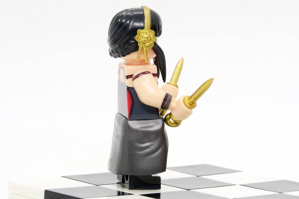 Spy x Family Yor Forger (Black Dress) Minifigures Weapon and ...