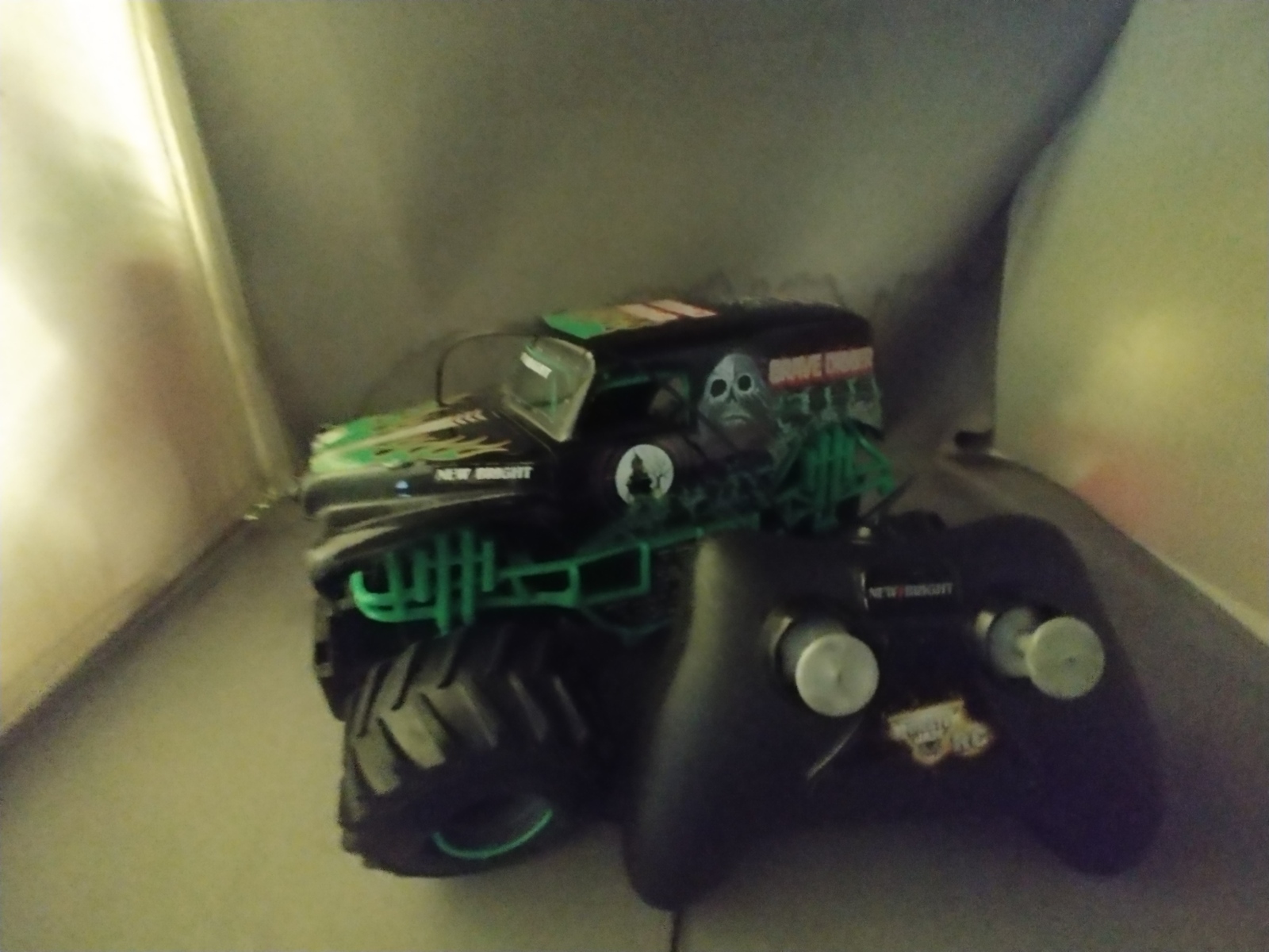 New Bright F/F 4x4 Monster Jam Mini Grave Digger RC Car 1:43 Scale ...