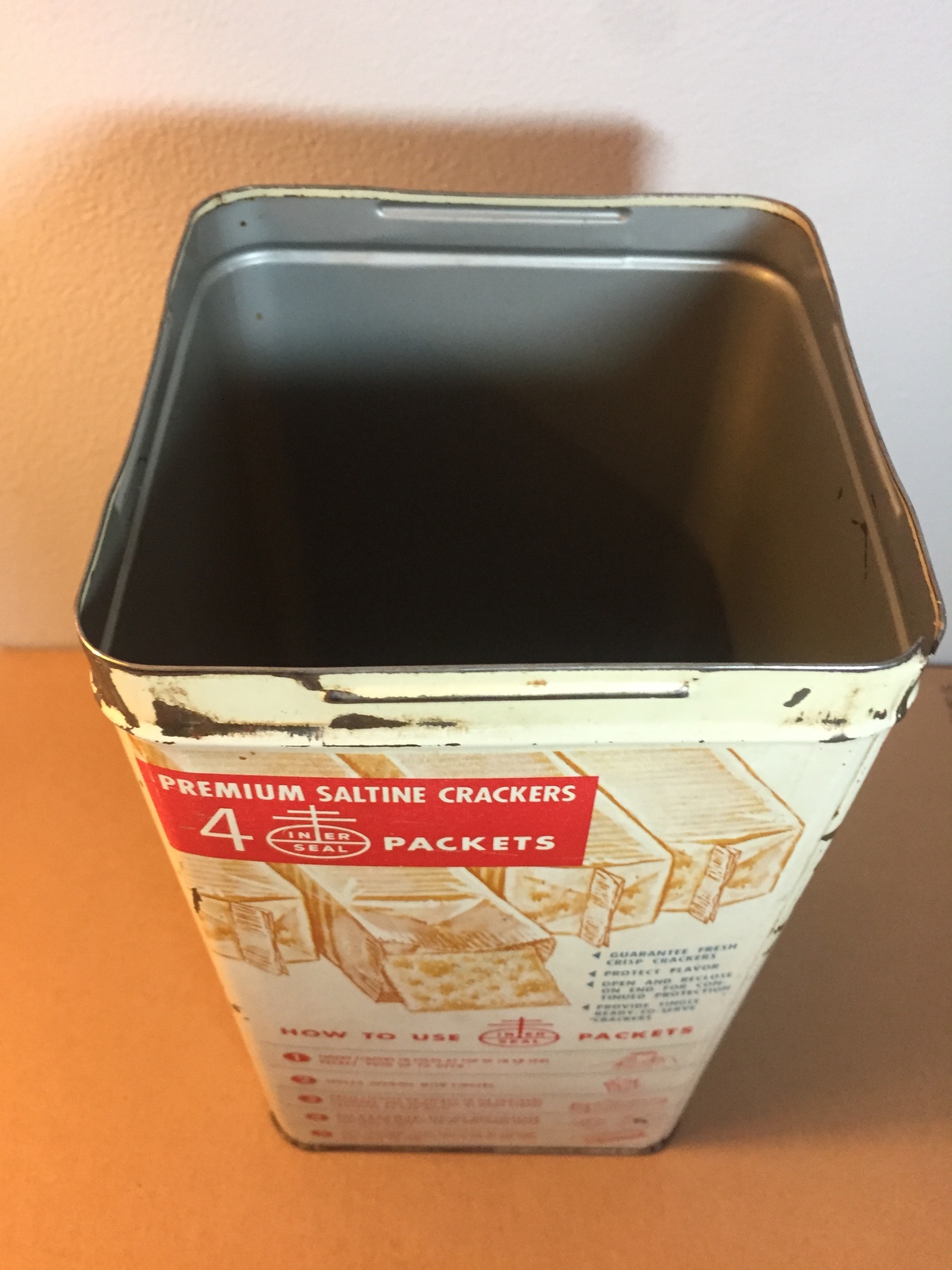 Vintage 60s Nabisco Premium saltine crackers tin 14oz - Tins