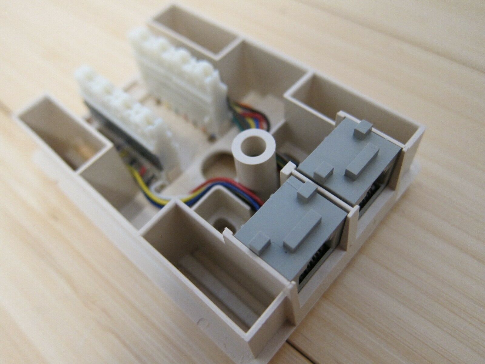 Suttle SE104V68K 50 Voice Data DSL Dual Jacks Ports RJ45 RJ11 Wall ...