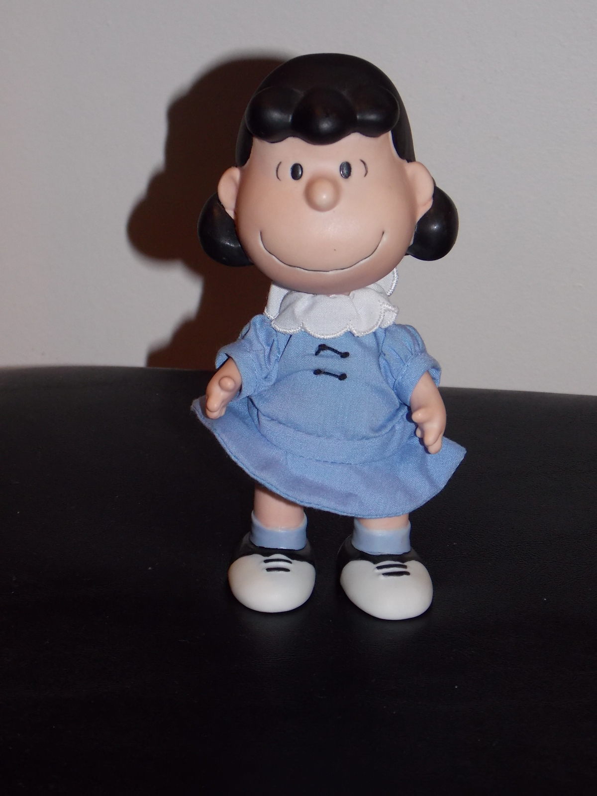 2000 Peanuts Hallmark Limited Edition Lucy Porcelain Figurine ...
