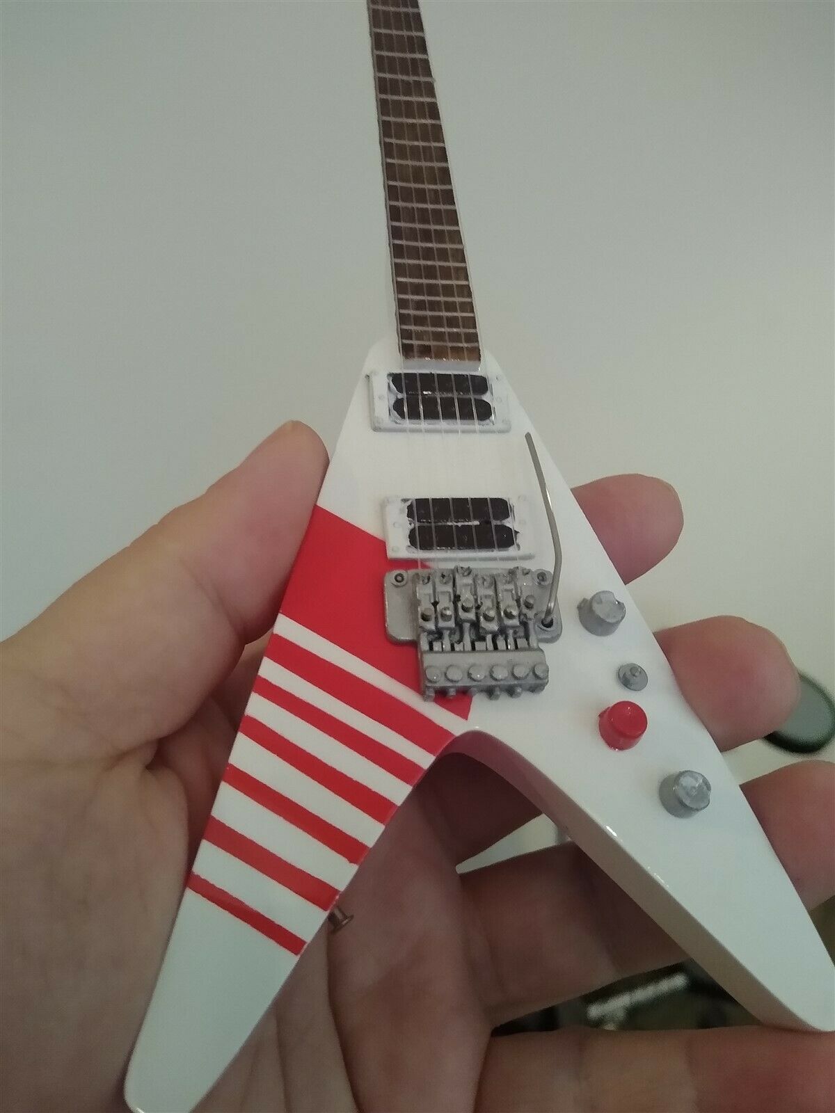 BUCKETHEAD - Jackson Flying V White 1:4 and similar items