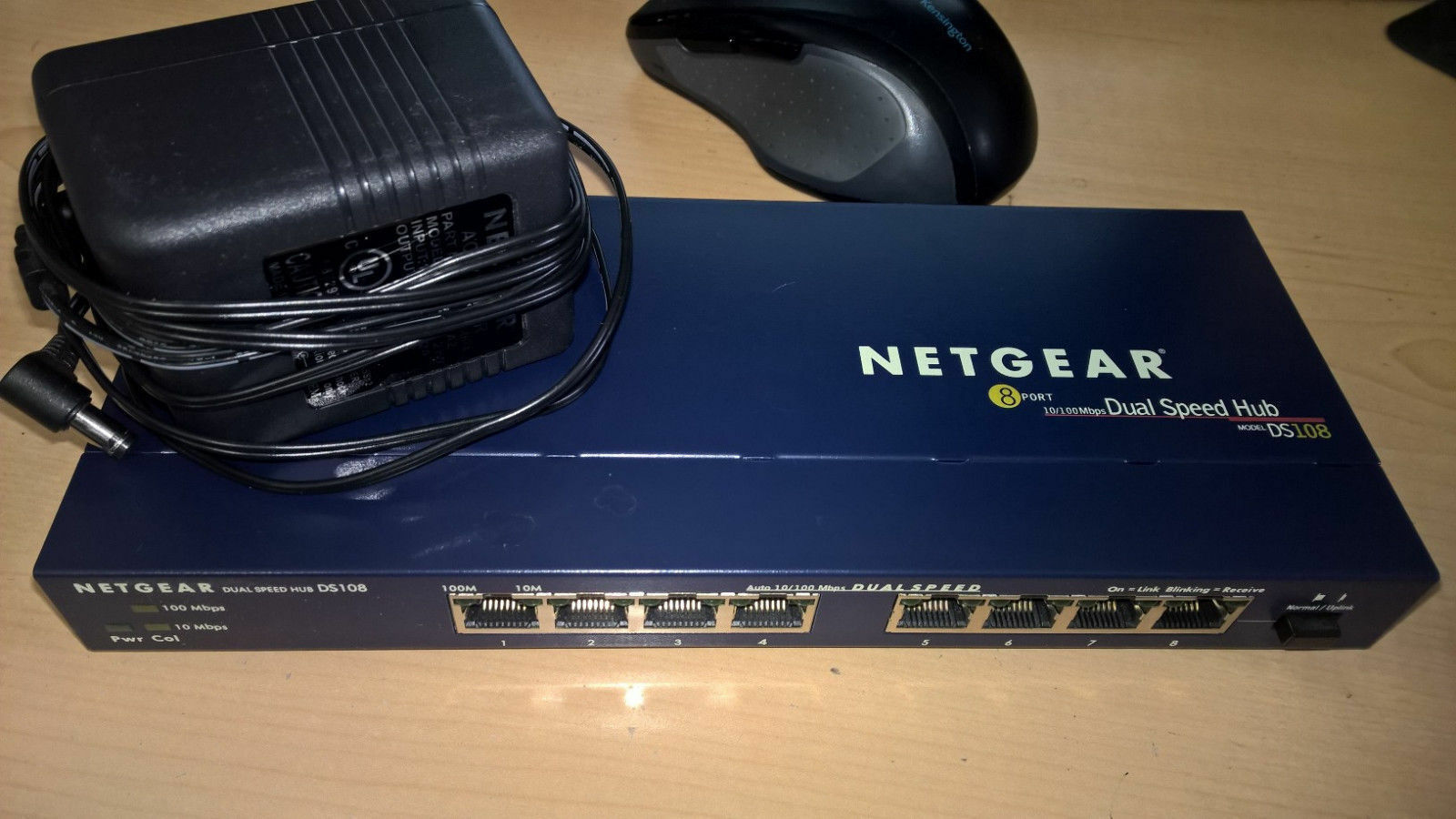 DS108 NETGEAR console wP ethernet switch Dual Speed Hub 10/100 MBPS ...
