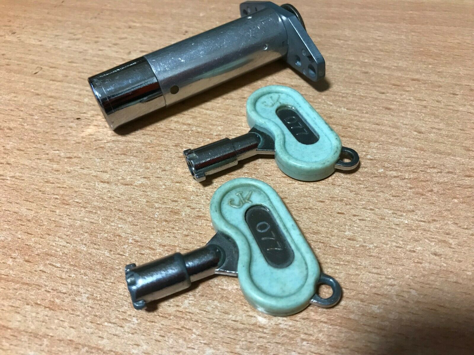 OEM PACHISLO Slot Machine Door Lock / Key 2.75" P Hook & 2 KEYS!! (See ...