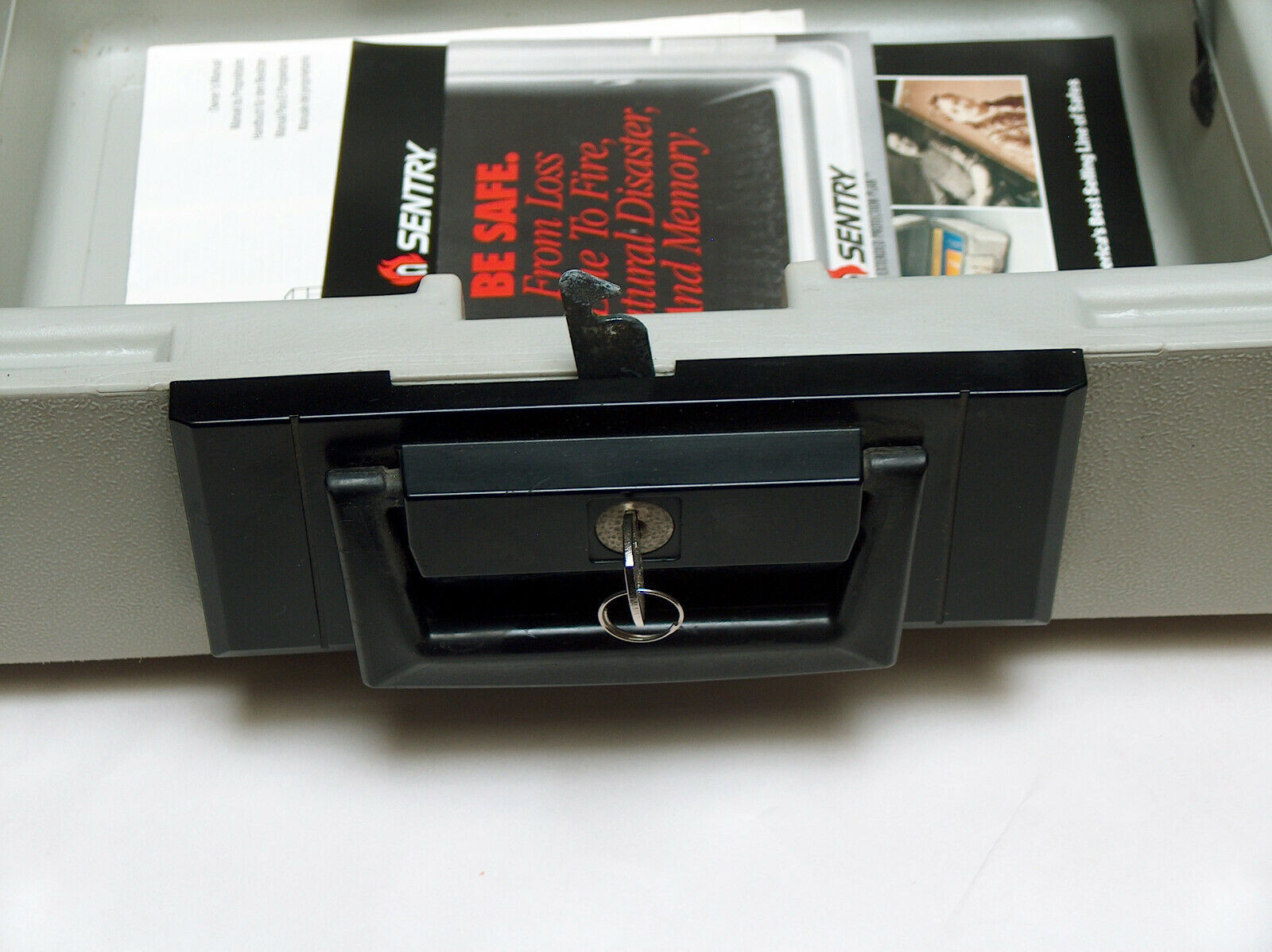 Sentry Safe 1100 Chest Fire Proof 2000 Degree Safe w/ Key & Manuals ...