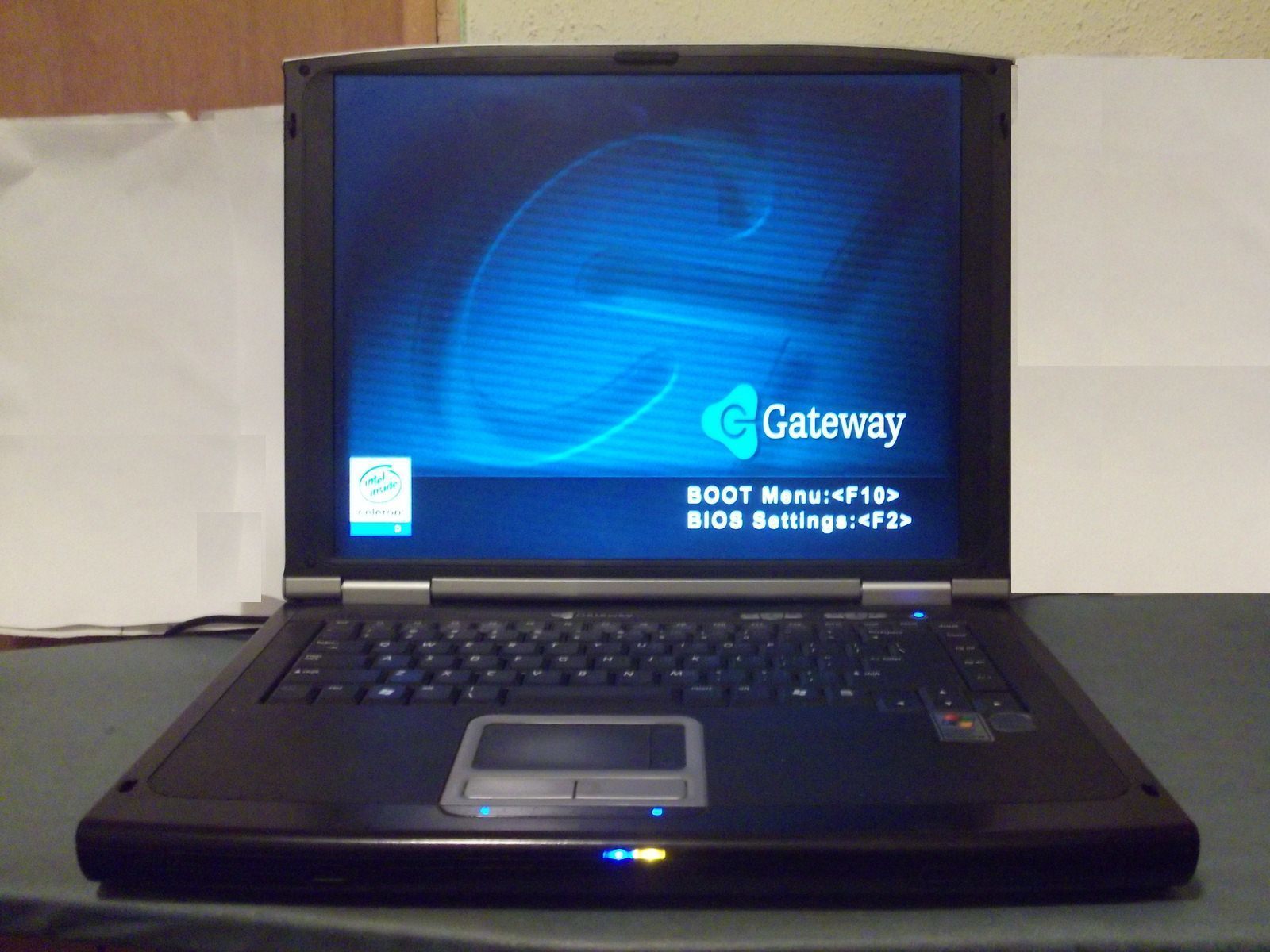 Gateway M520CS 15.4" 2.66GHz Intel Pentium 4, 512MB Ram Windows XP - PC ...