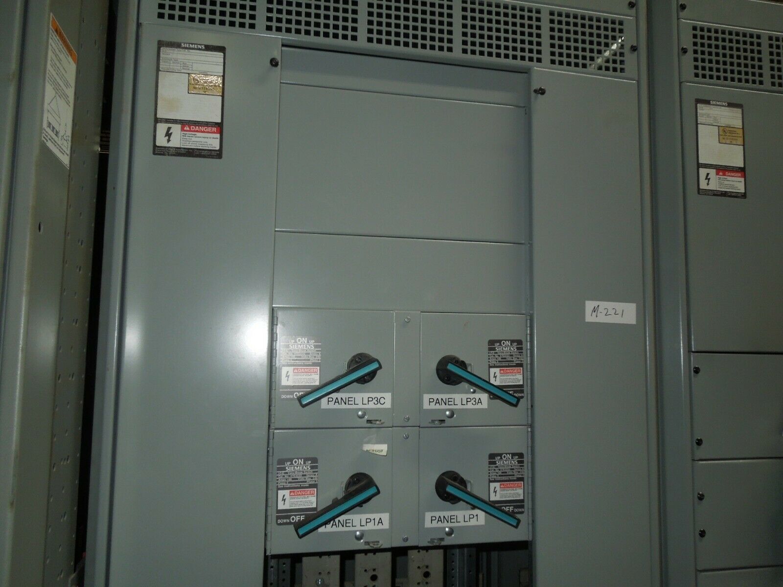 Siemens ITE SB3 Switchboard 1200A 3PH 208Y/120V Fused Main Fusible ...