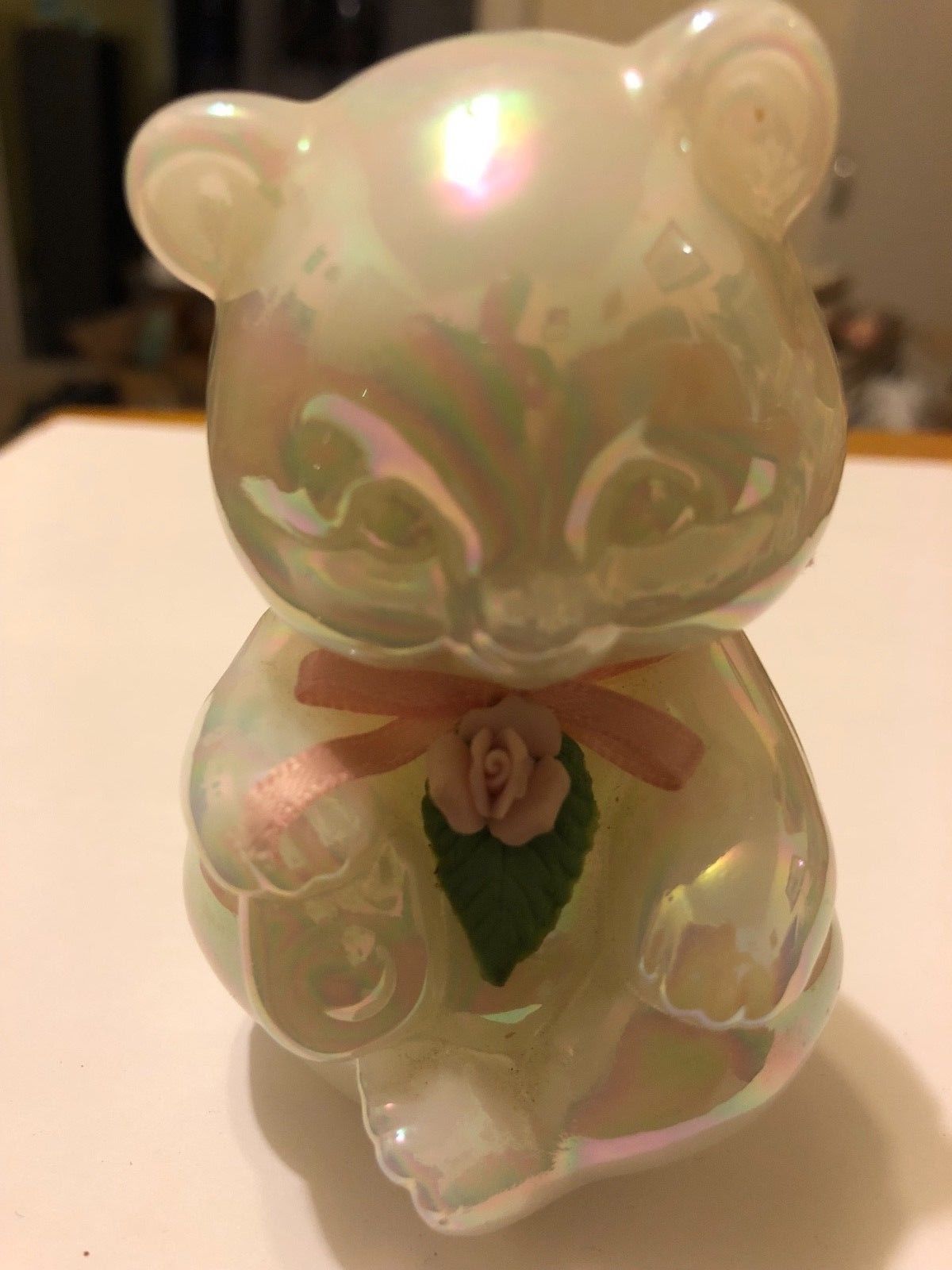 FENTON WHITE IRIDESCENT GLASS BEAR w PINK ROSE~1990's - Pottery & Glass