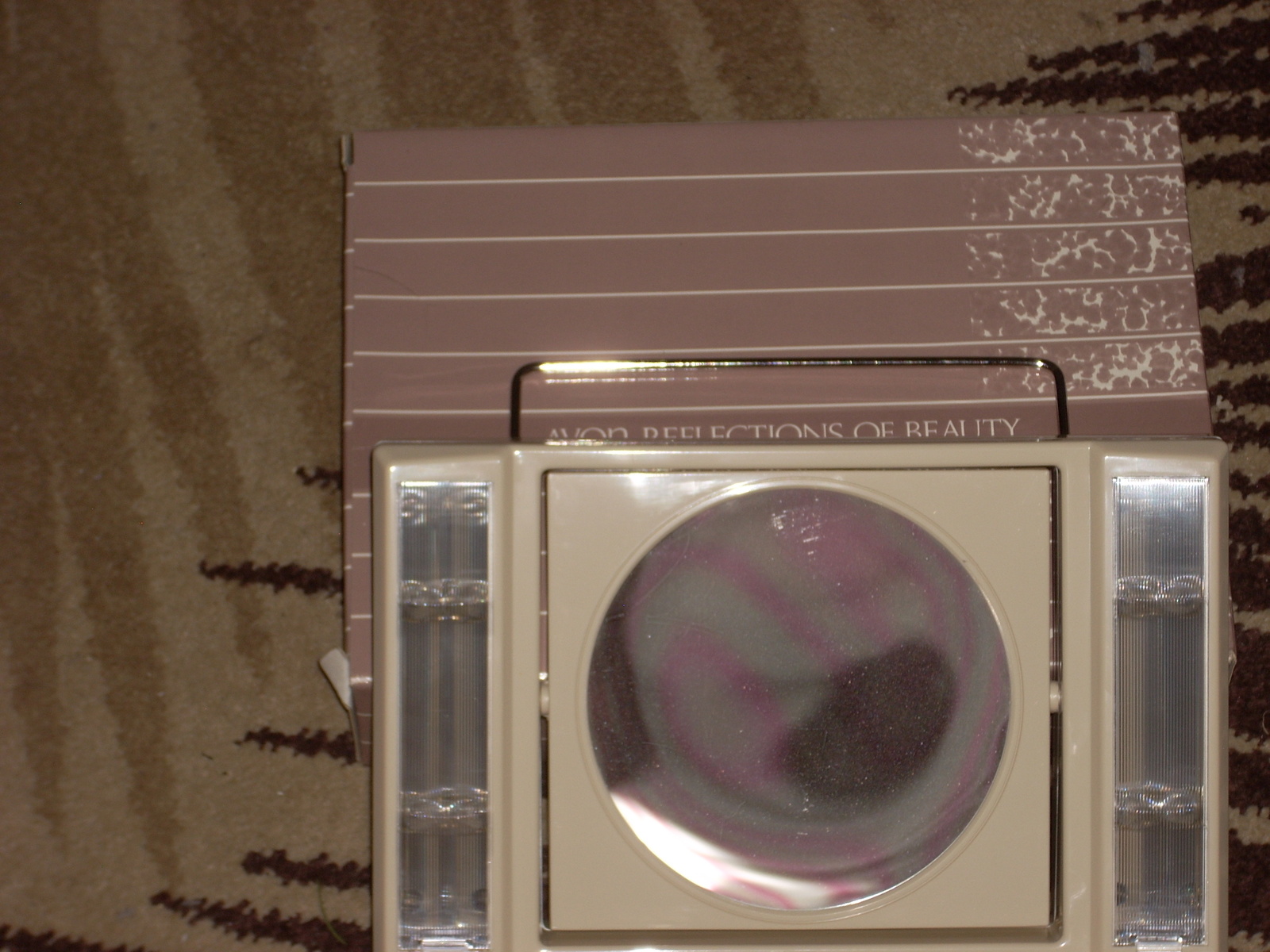 Avon beauty 2-sided make-up mirror uses 4C batteries nib - Compact Mirrors